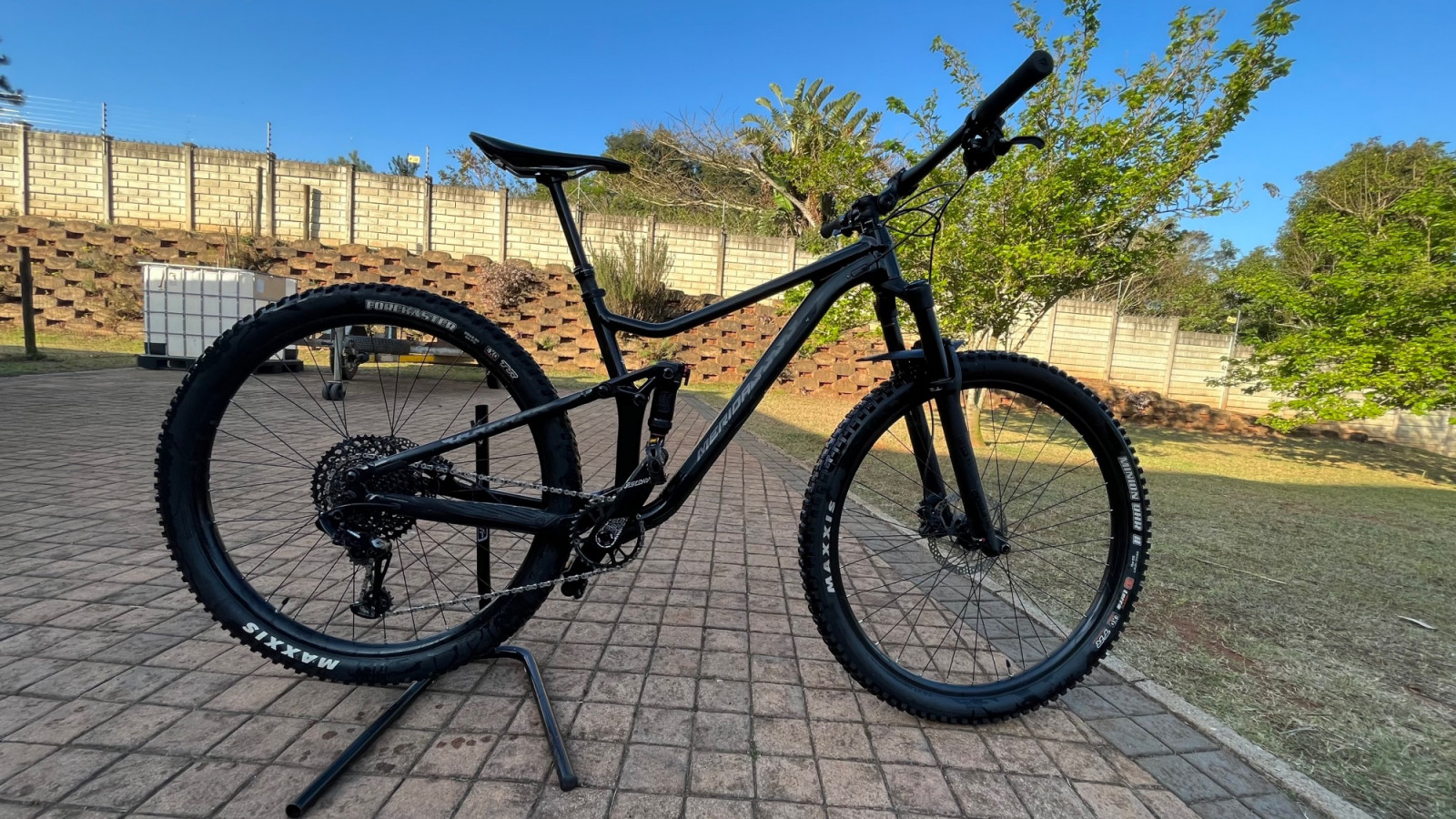 Merida One Twenty 800 (M) | Dual Suspension Mountain Bikes | Bike Hub