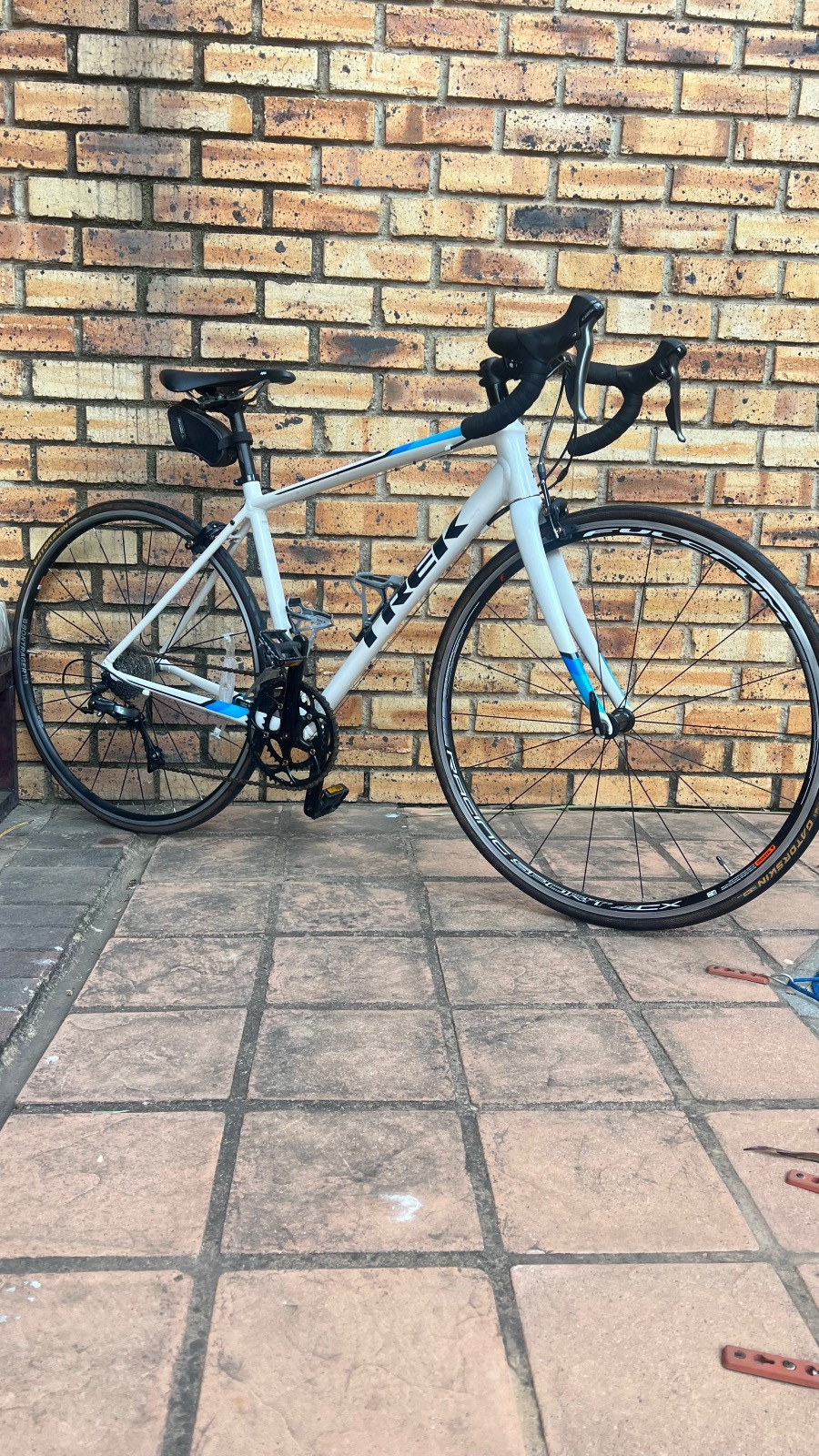 2018 Trek Domane AL2 52cm with carbon fork | Road Bikes | Bike Hub