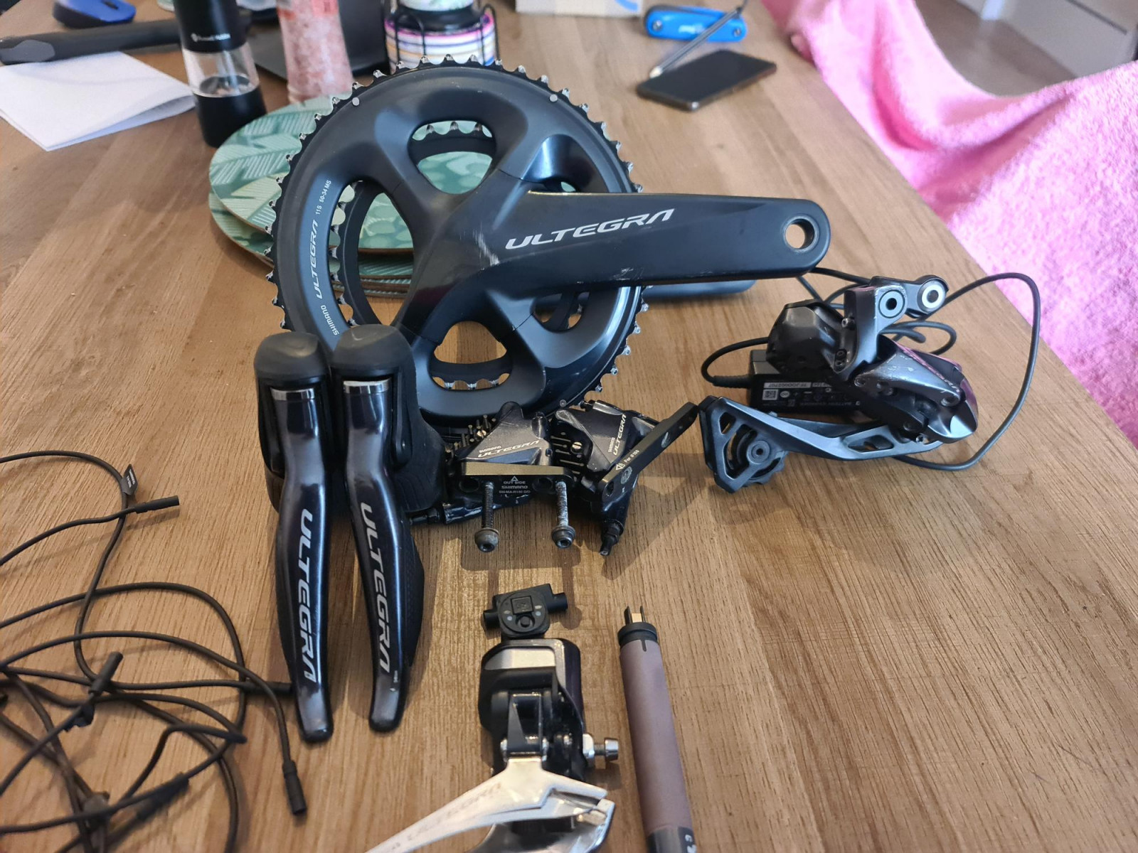 Ultegra R8070 Di2 Disc groupset | Complete Groupsets | Bike Hub