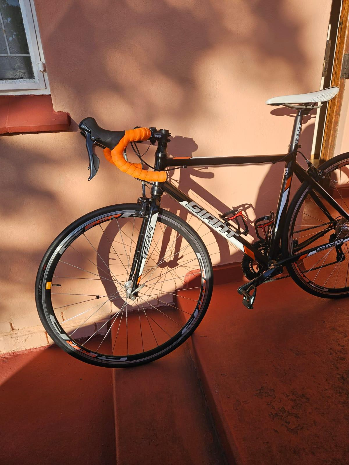 GIANT SCR - LIKE NEW | Road Bikes | Bike Hub