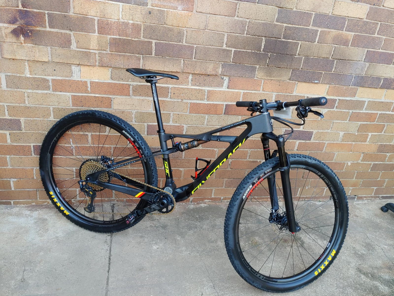 SBC Stratos | Dual Suspension Mountain Bikes | Bike Hub