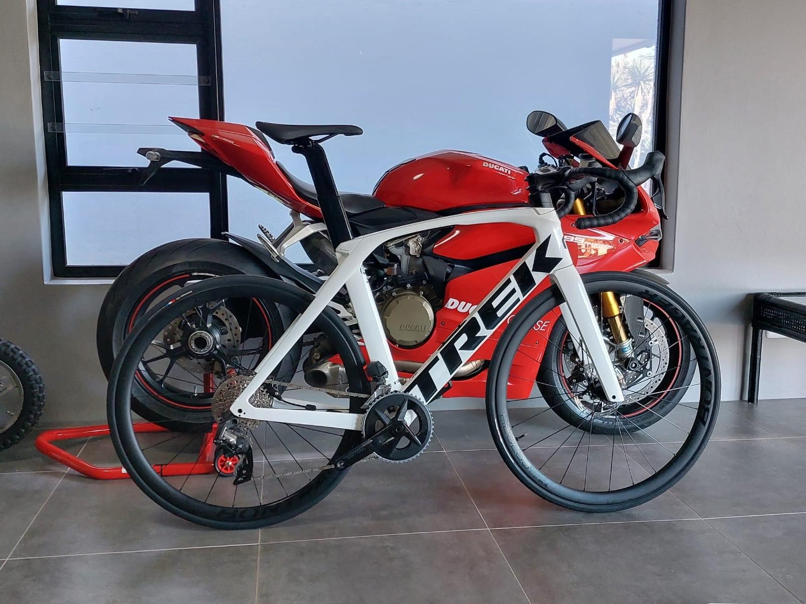 2022 Trek Madone SL6 58 | Road Bikes | Bike Hub