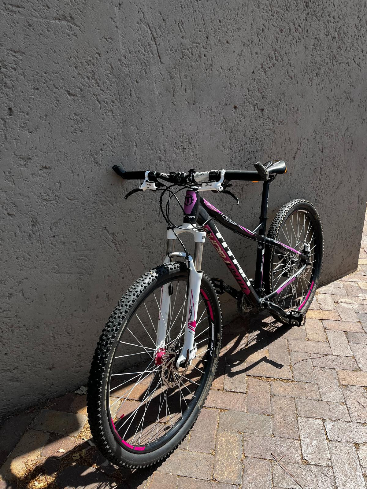 Titan 29er Womens Medium Frame | Hardtail Mountain Bikes | Bike Hub