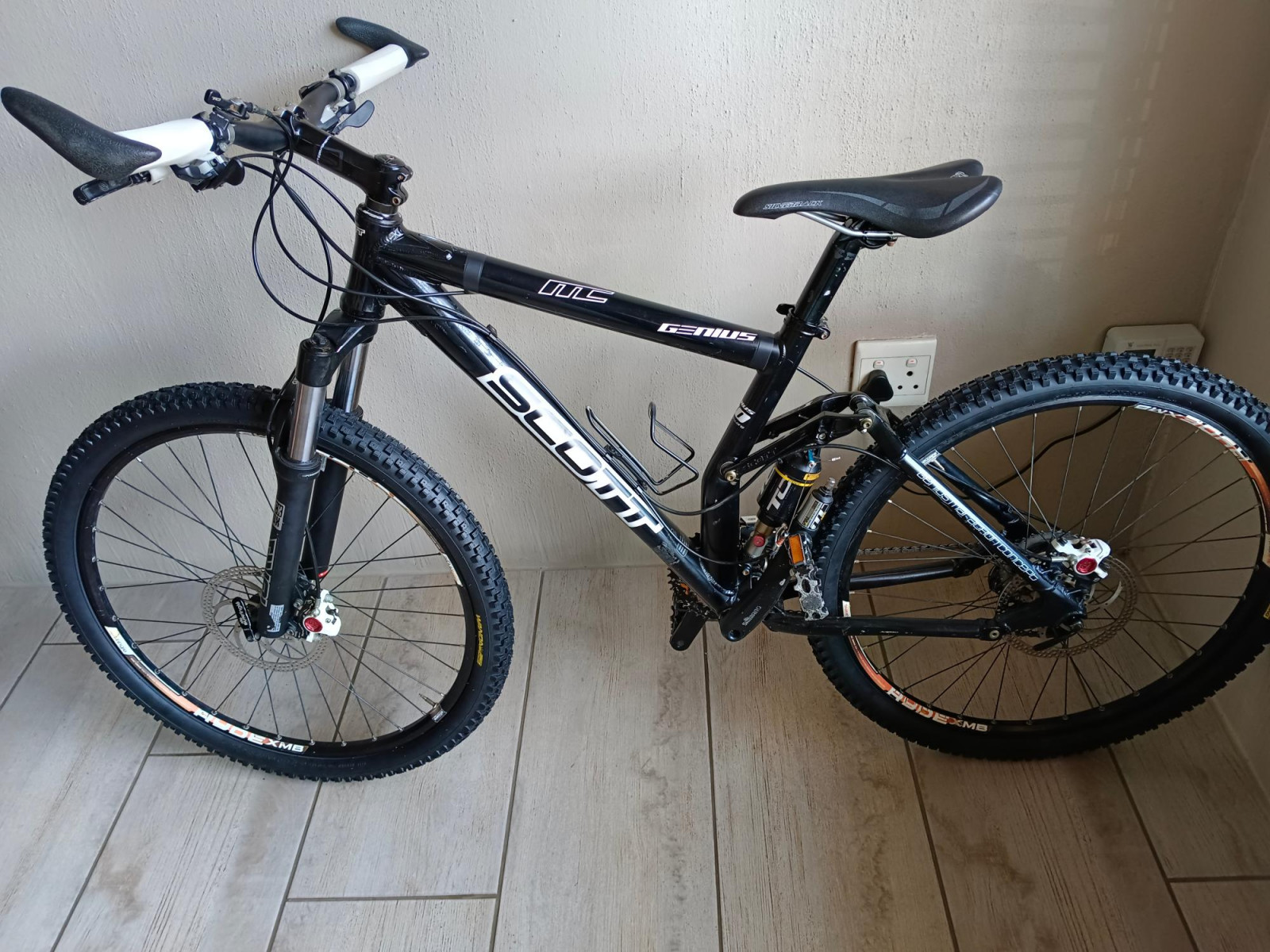 Scott Genius Mc40. MTB | Dual Suspension Mountain Bikes | Bike Hub