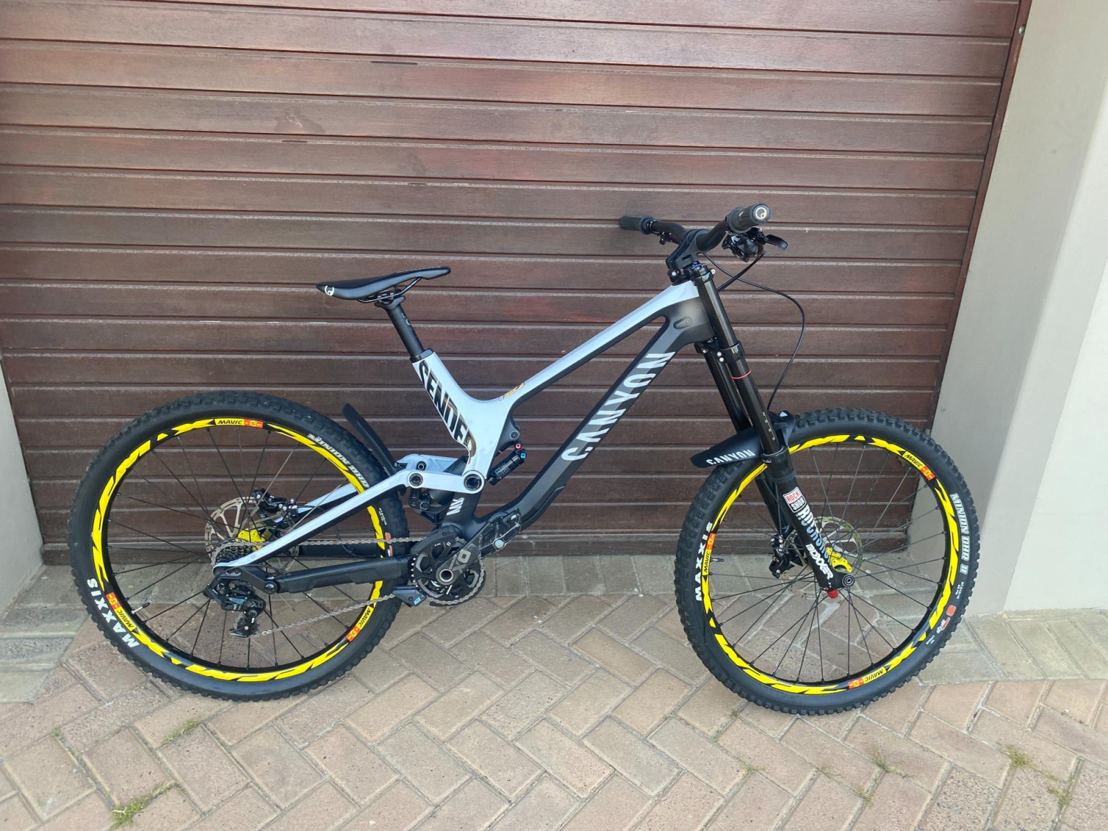 Canyon Dual Suspension Downhill Sender CF 9.0 Team | Downhill Bikes ...