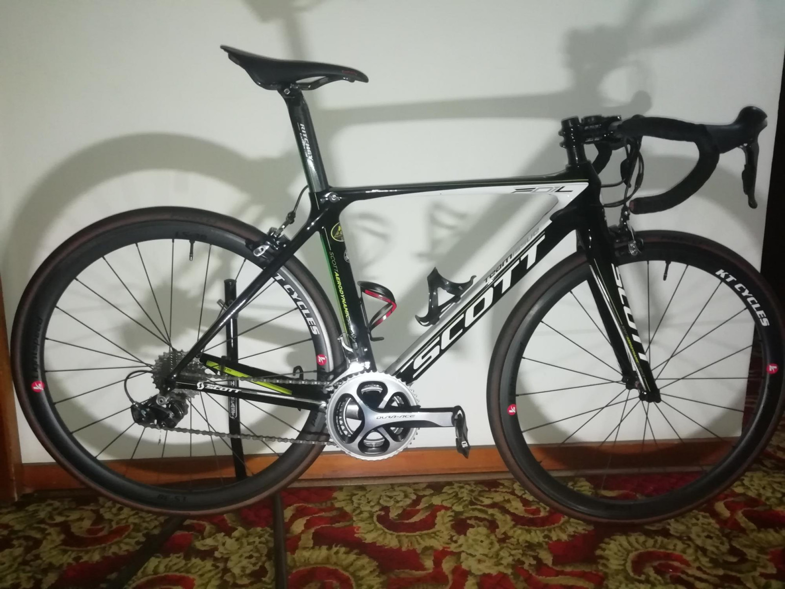 SMALL SCOTT FOIL TEAM ISSUE | Road Bikes | Bike Hub