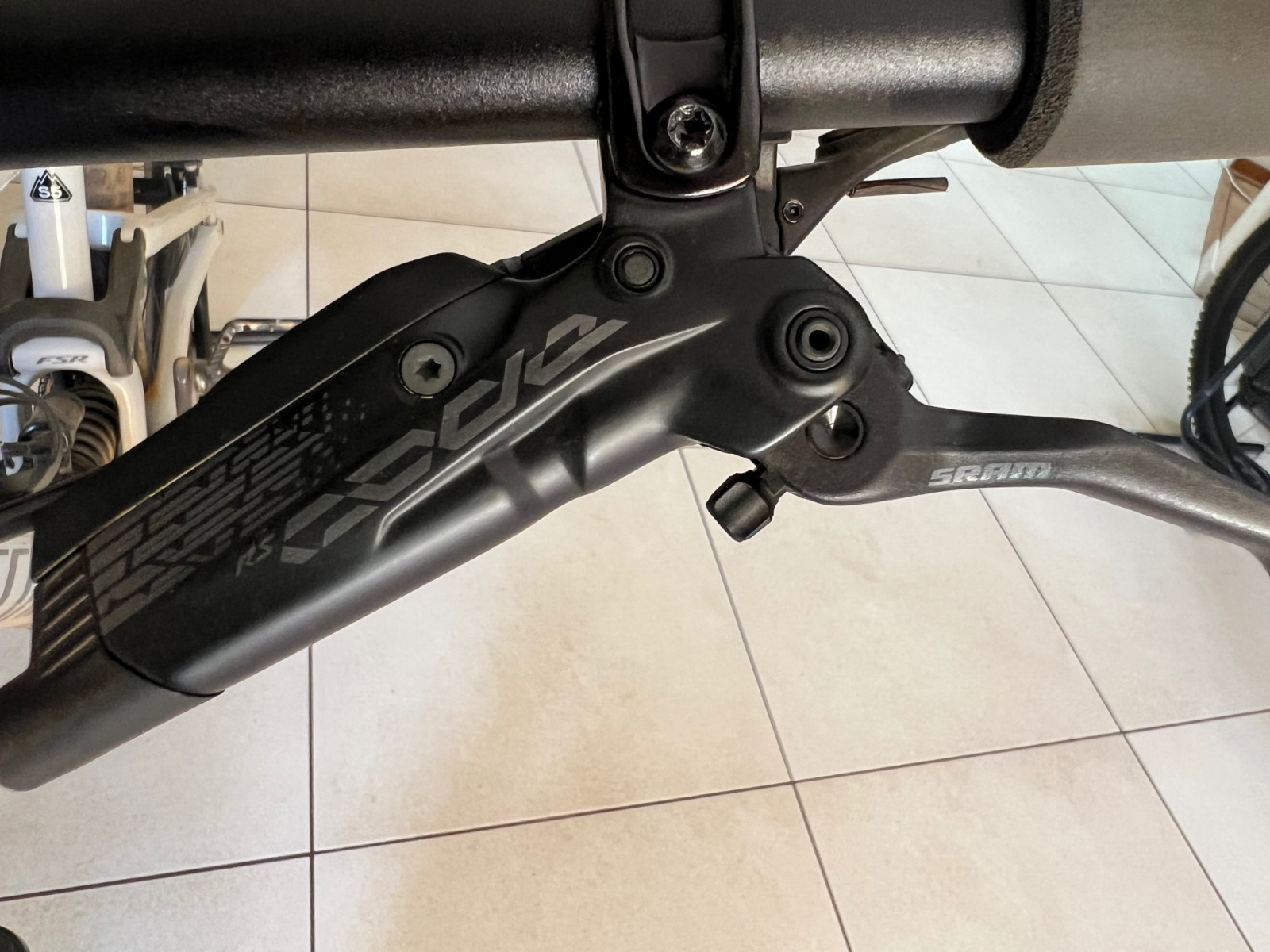 SRAM CODE RS BRAKESET | Mountain Bike Brakes | Bike Hub
