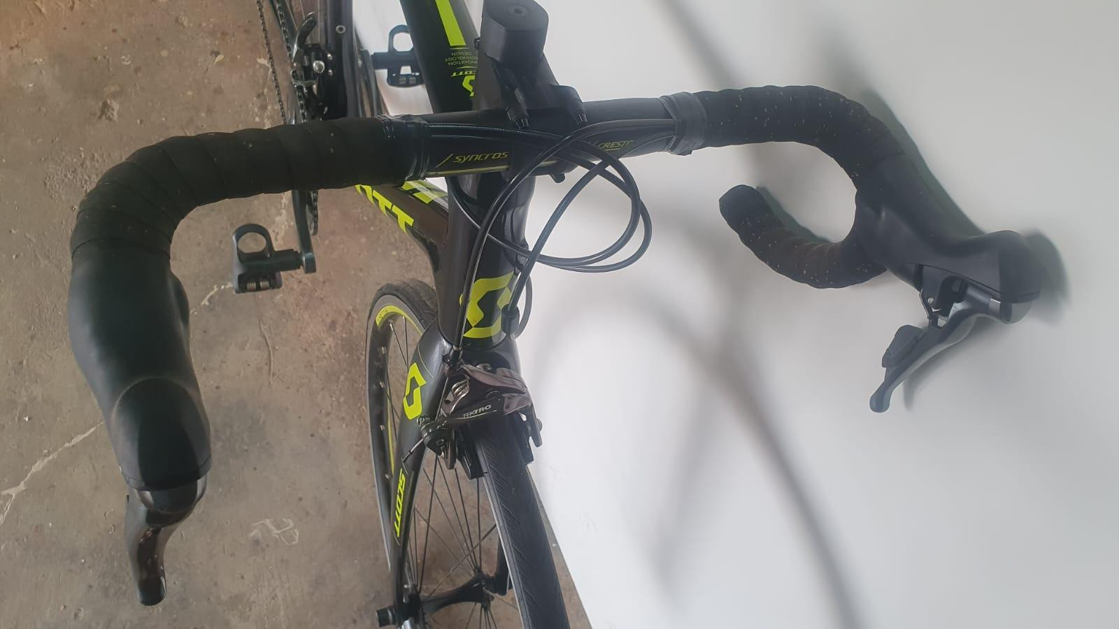 Scott Addict 30. Large | Road Bikes | Bike Hub
