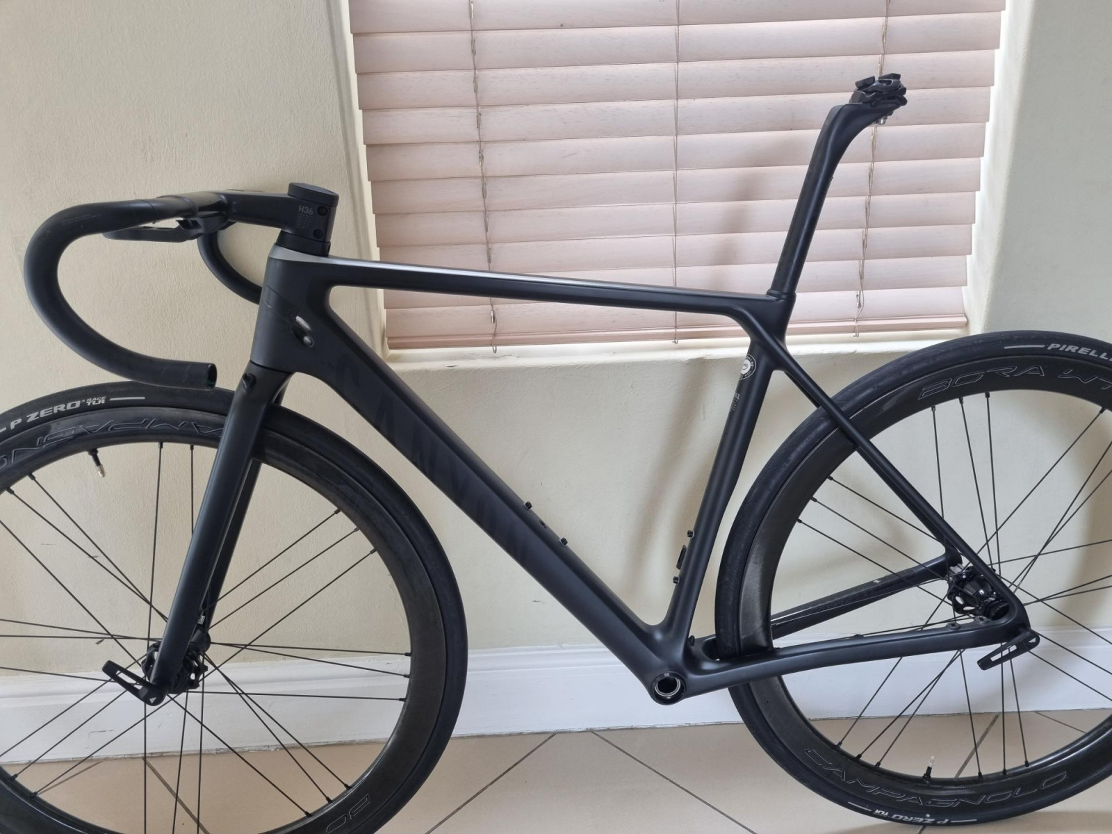 Canyon Ultimate CF Disc frameset | Road Bike Frames | Bike Hub