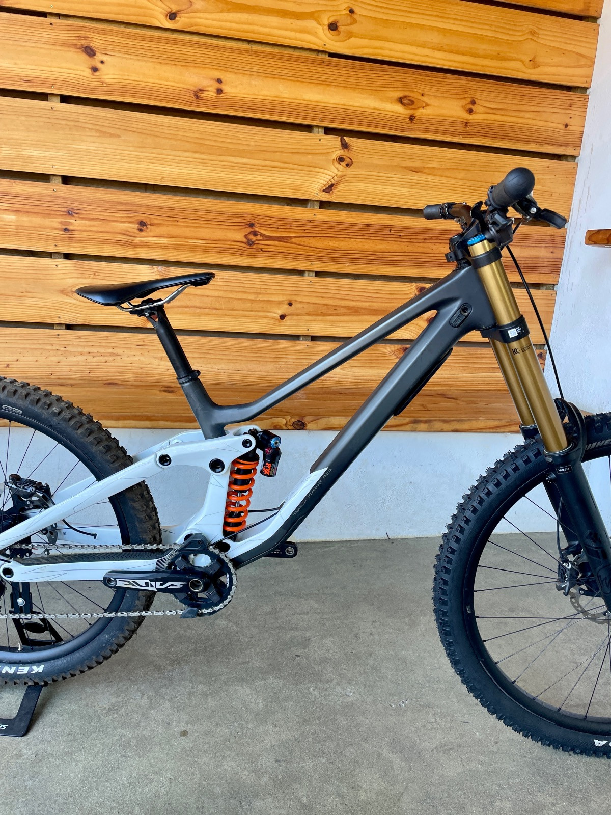 SCOTT GAMLER TUNED | Downhill Bikes | Bike Hub