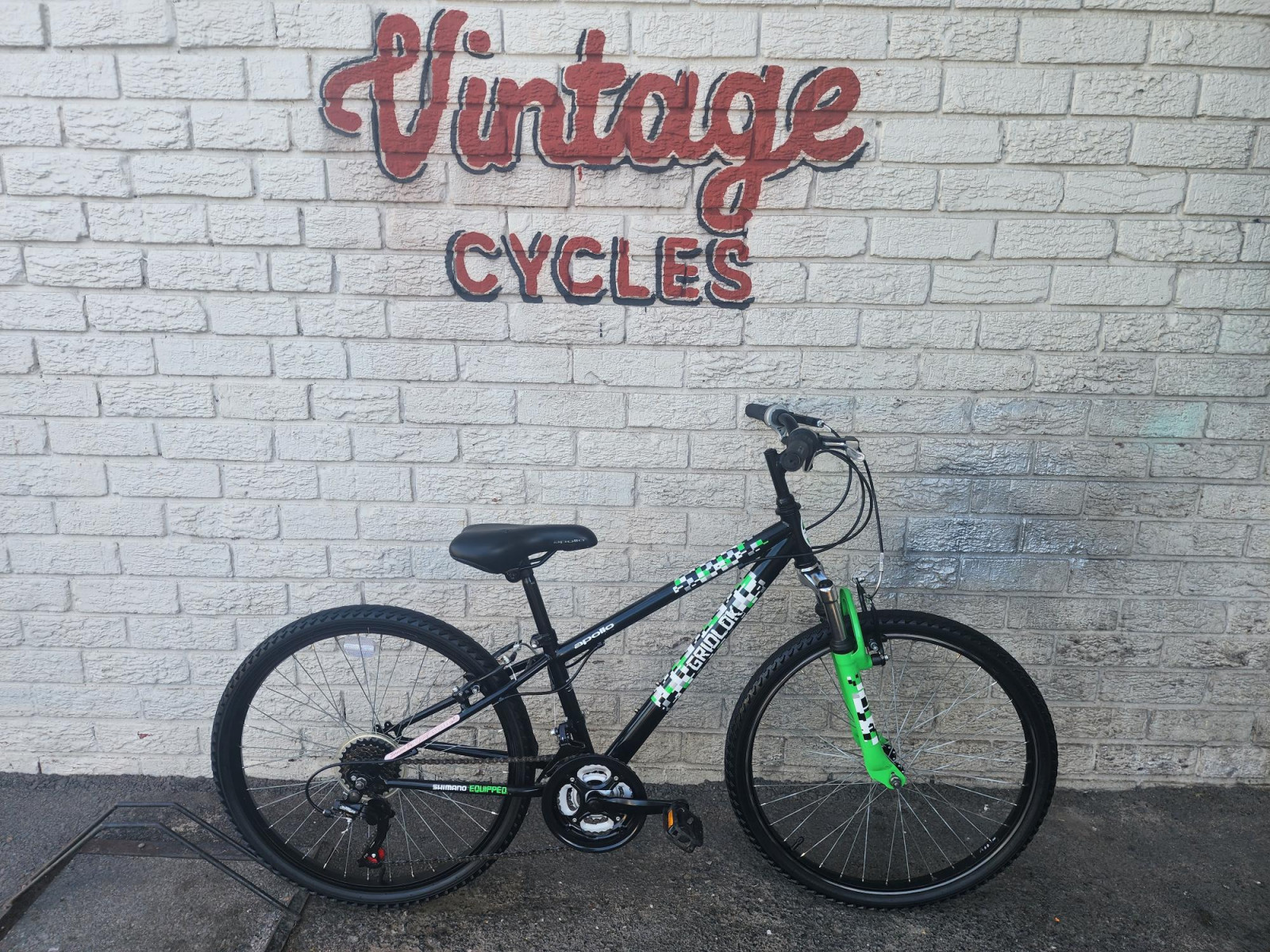 Imported Pre-owned 24inch Apollo Gridlok 18 Speed | Kids Bikes | Bike Hub