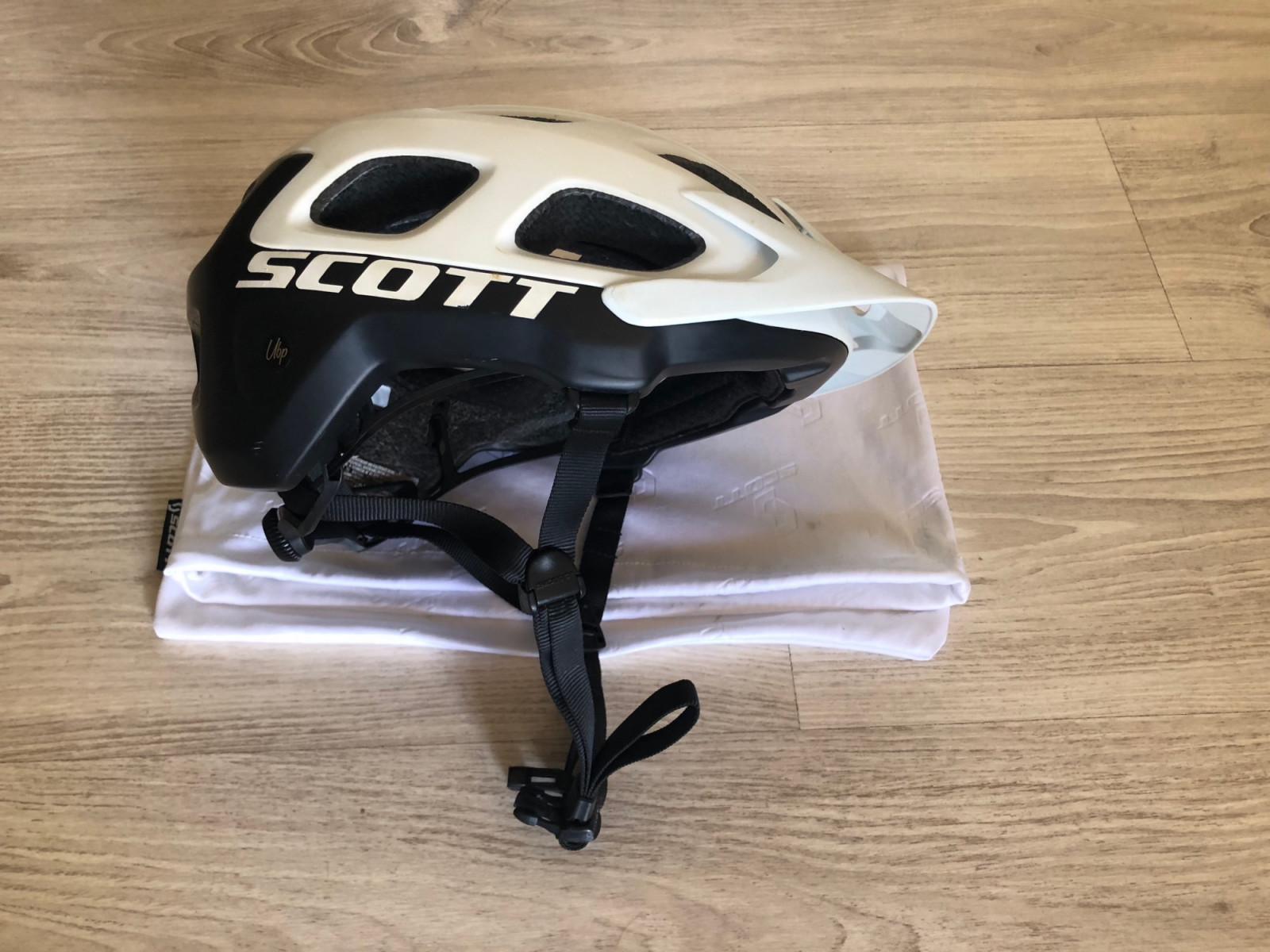 Scott Vivo Helmet | Helmets | Bike Hub
