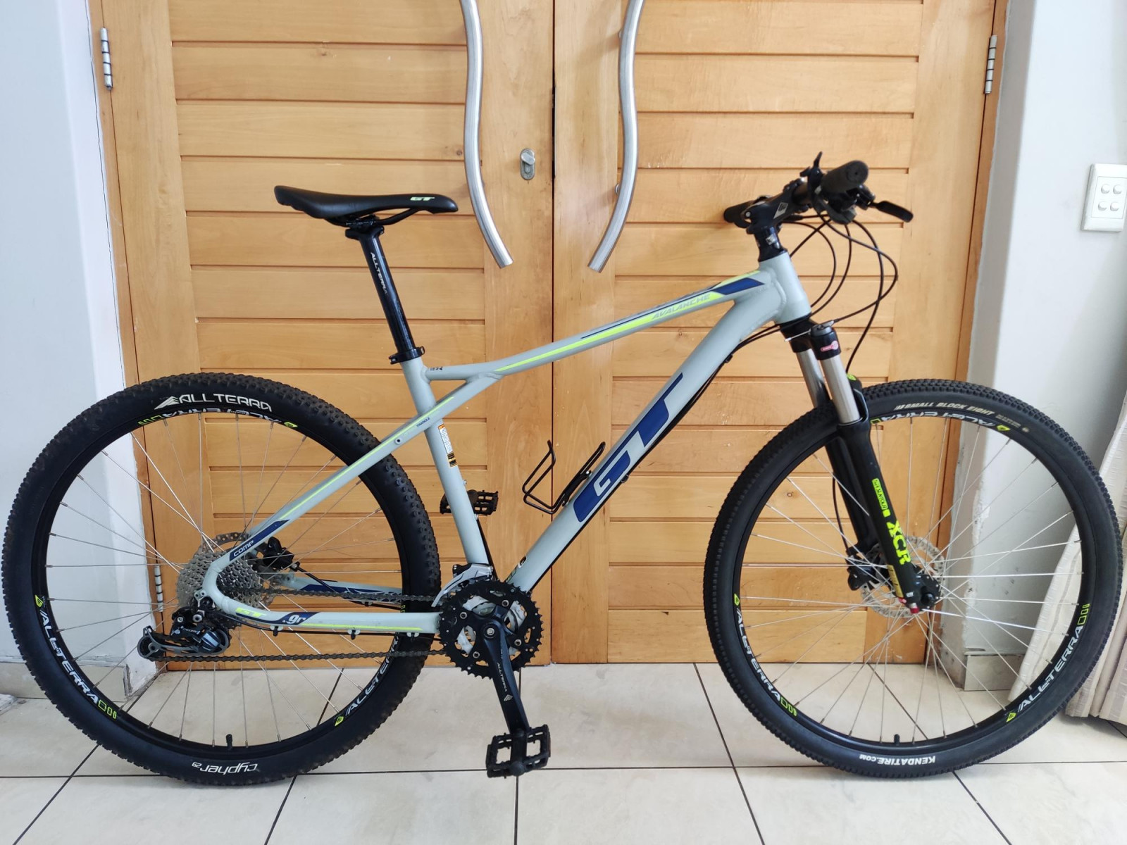 GT avalanche Comp 29er / Large frame | Hardtail Mountain Bikes | Bike Hub