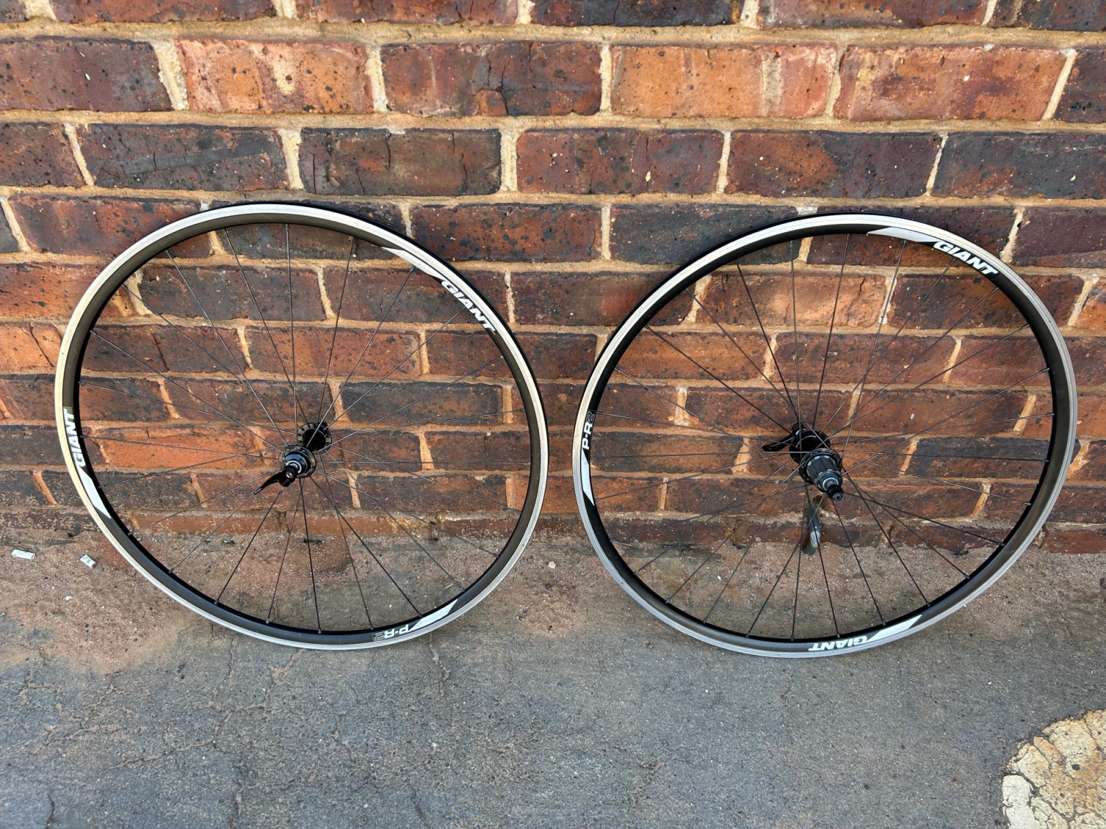 Giant PR2 Roadbike Wheelset | Road Bike Wheels | Bike Hub