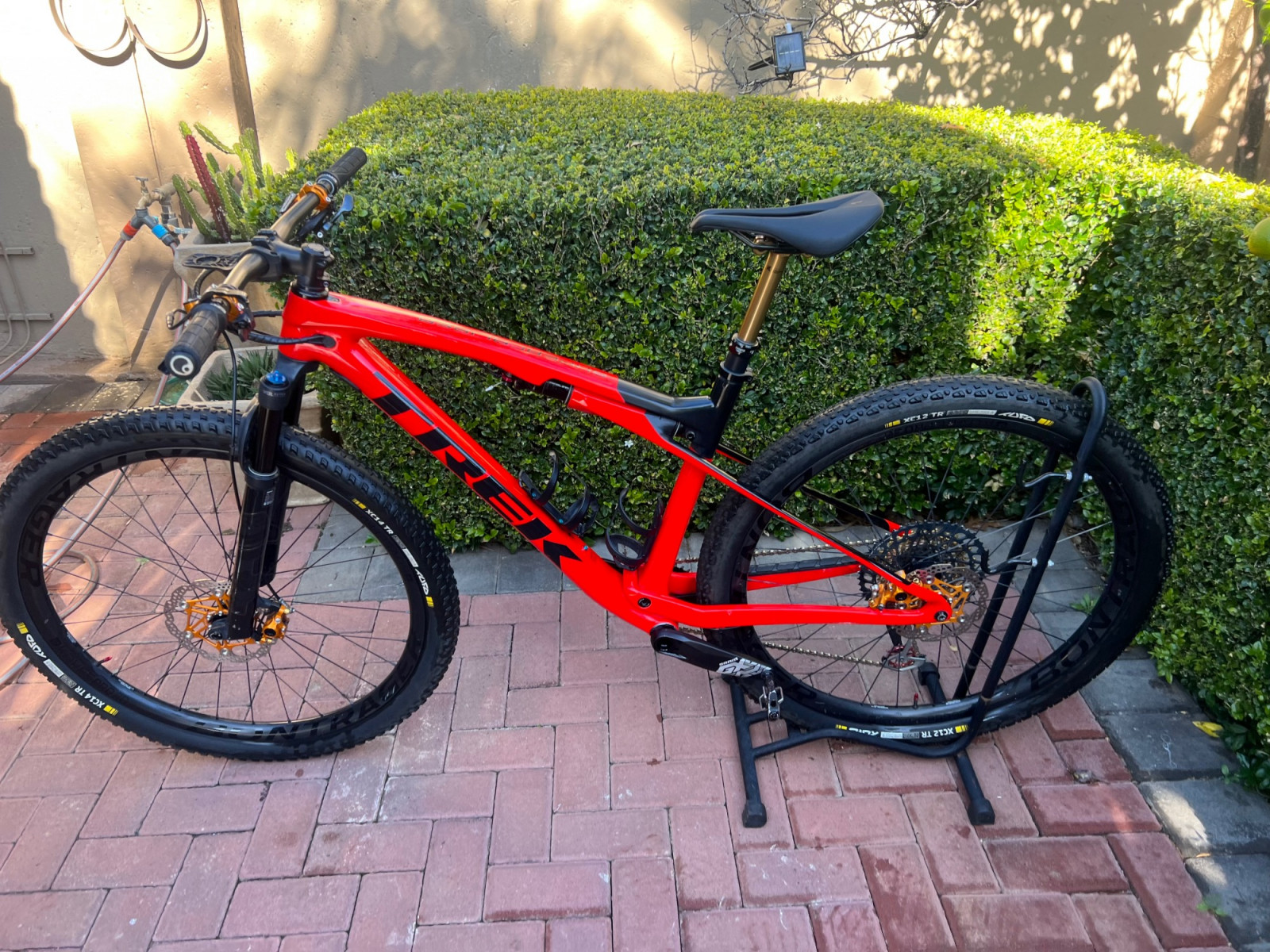 Trek supercaliber 9.8 race spec | Dual Suspension Mountain Bikes | Bike Hub