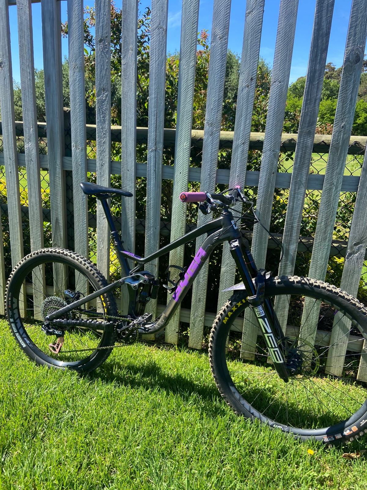 Pyga Slakline Carbon Meduim | Dual Suspension Mountain Bikes | Bike Hub