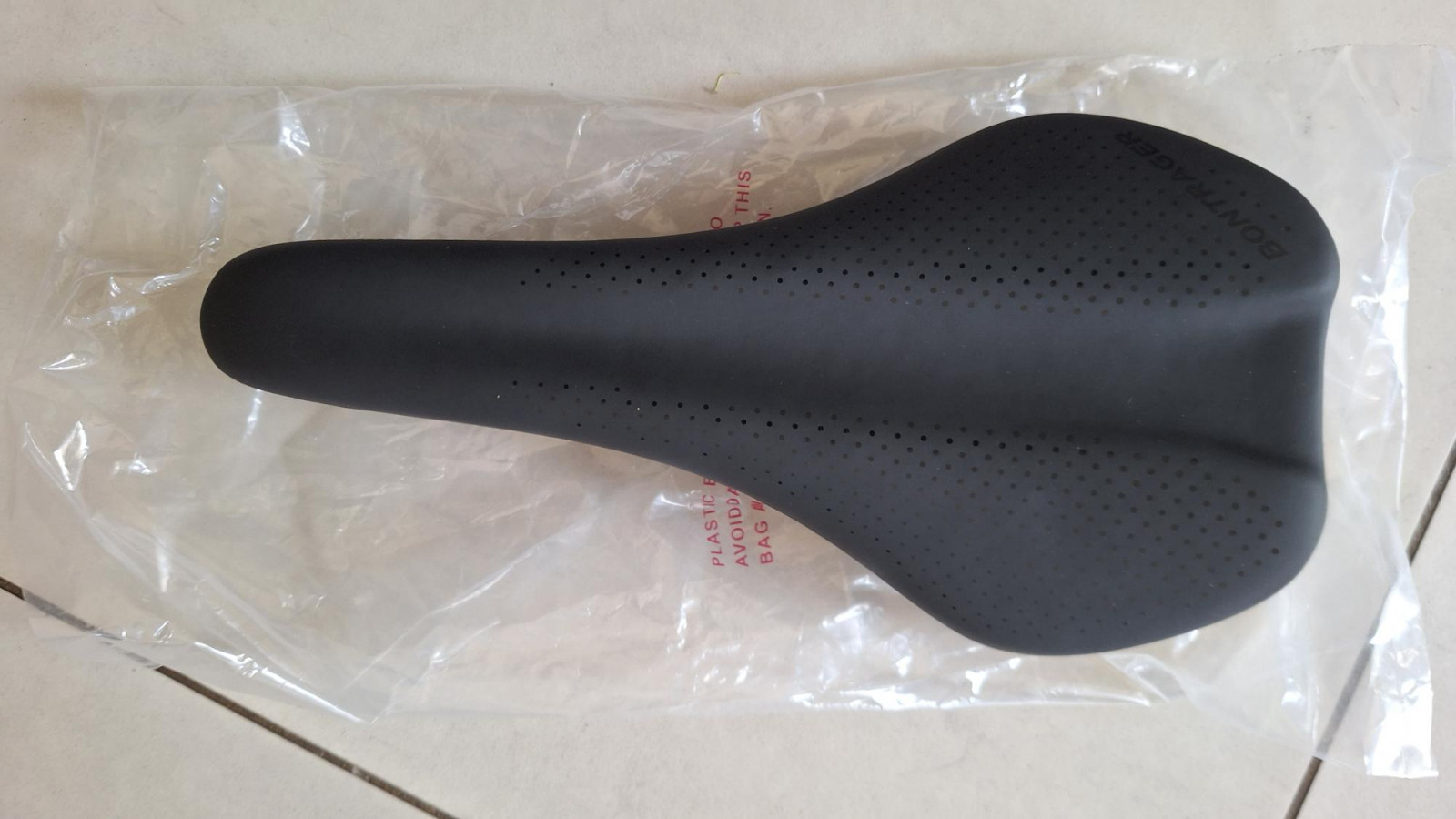 Bontrager Arvada, steel rails, 138mm width | Saddles | Bike Hub