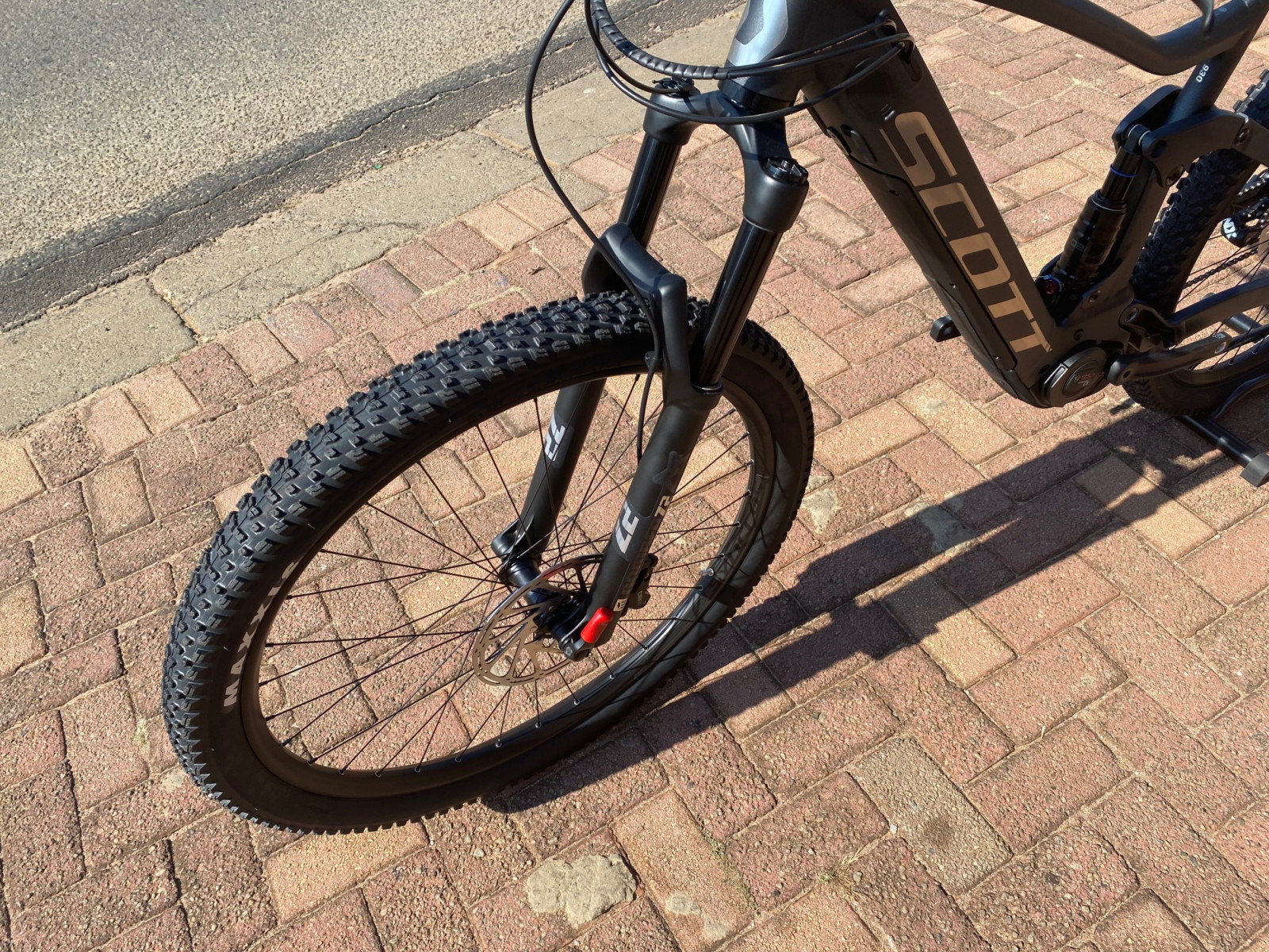 ERide 930 Strike | Dual Suspension Mountain E-Bikes | Bike Hub