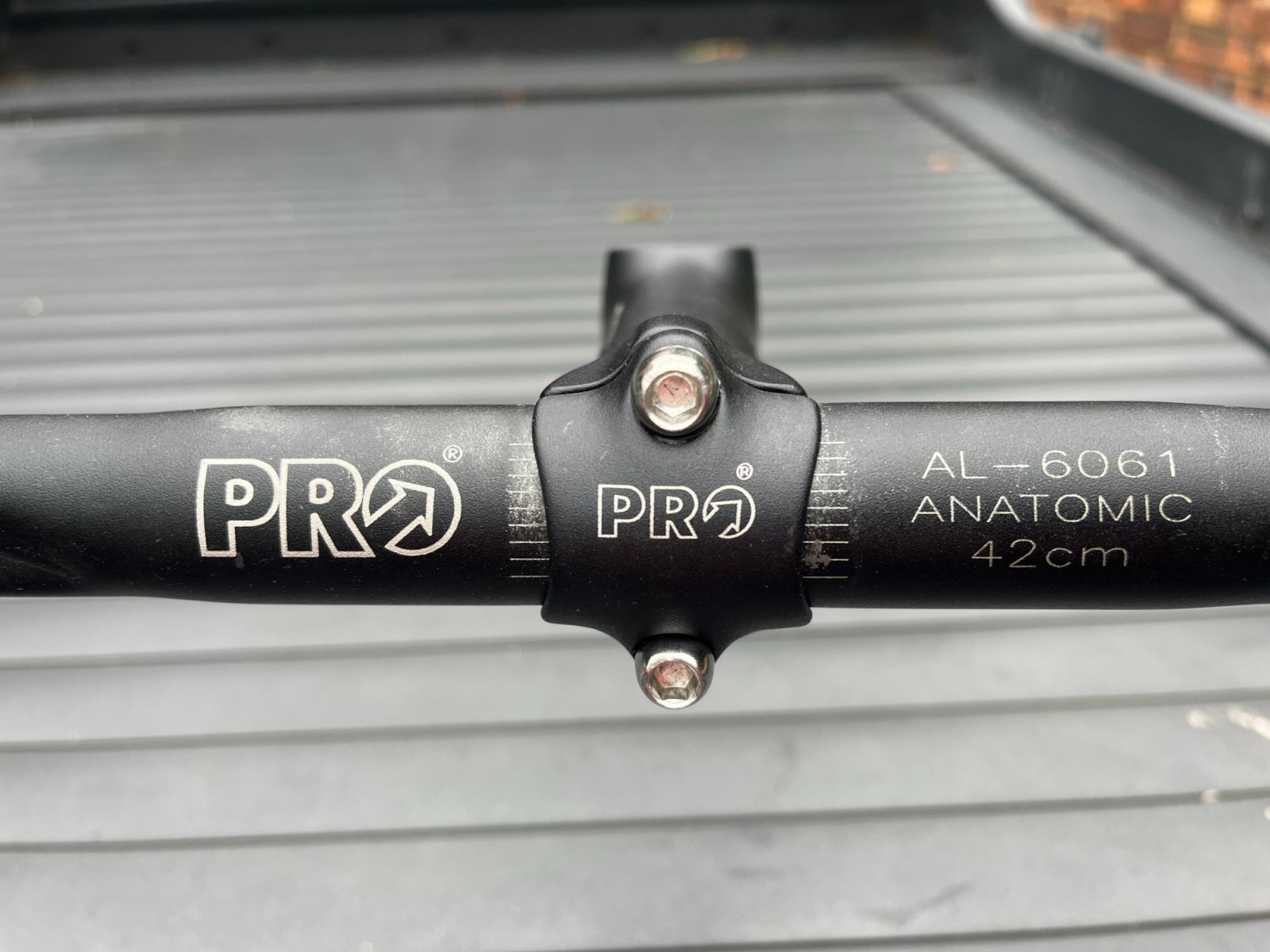 PRO anatomic bar and a-head stem | Handlebars | Bike Hub
