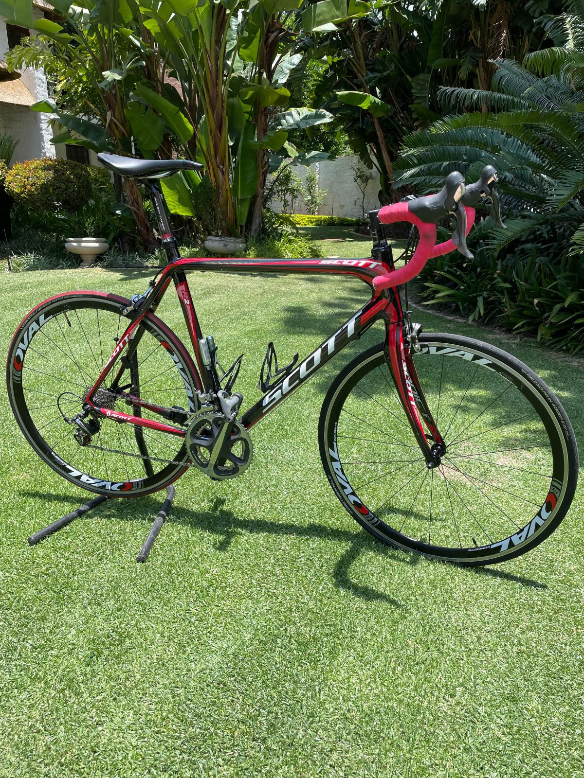 Scott R2 Addict Road Bike | Road Bikes | Bike Hub