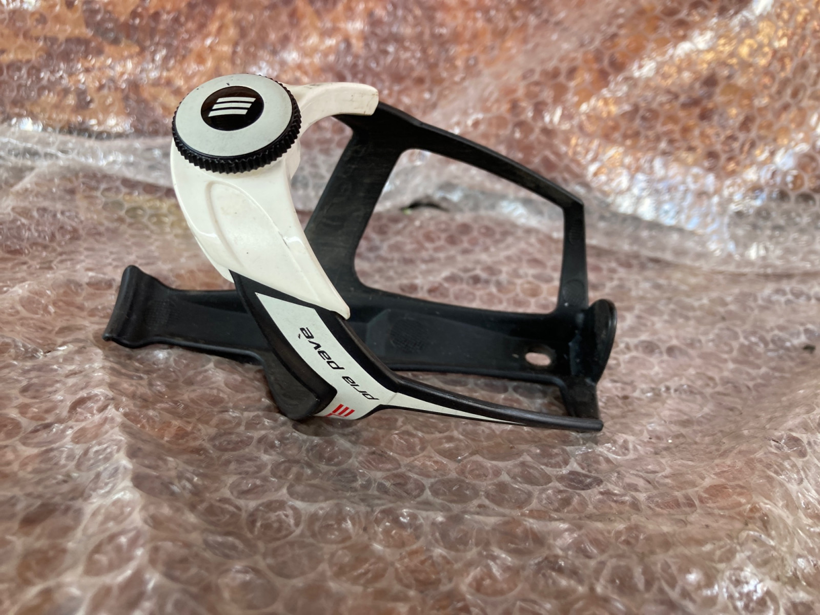 Adjustable Elite cage | Water Bottles | Bike Hub
