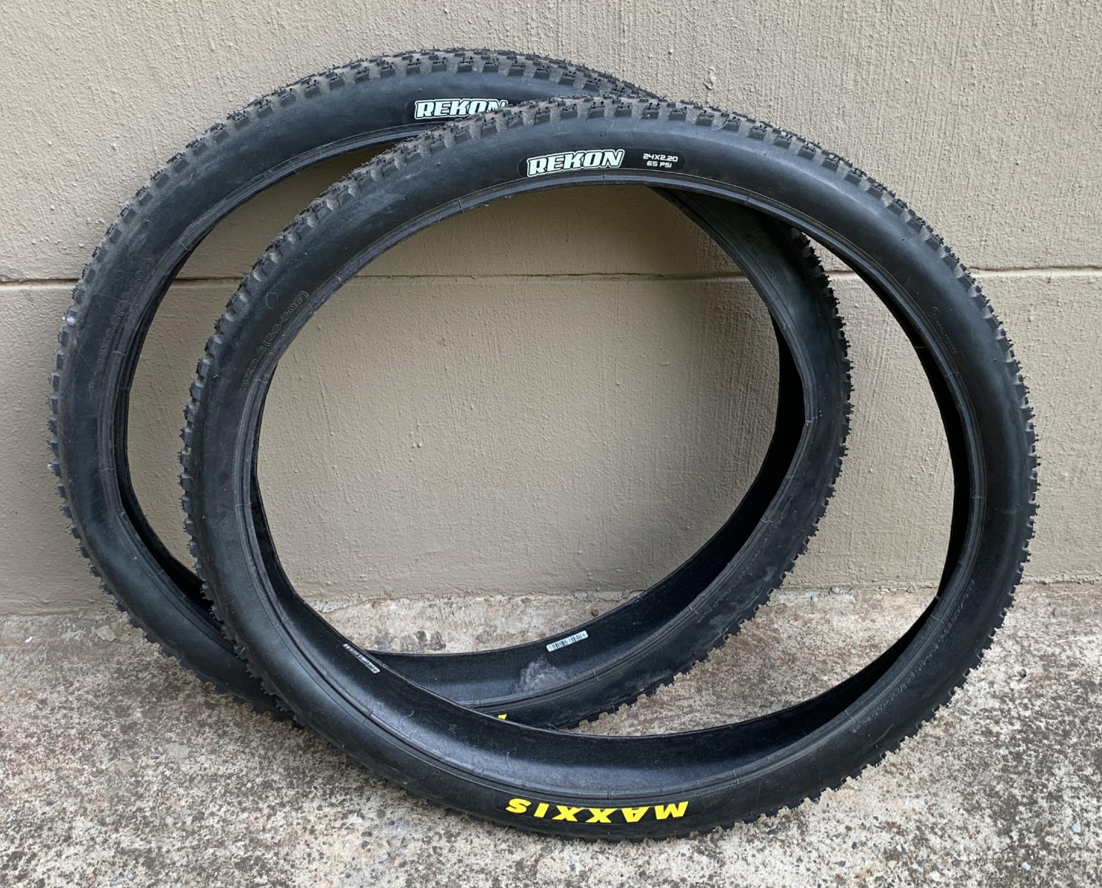 Maxxis Rekon 24" x 2.2 tyres | Mountain Bike Tyres | Bike Hub