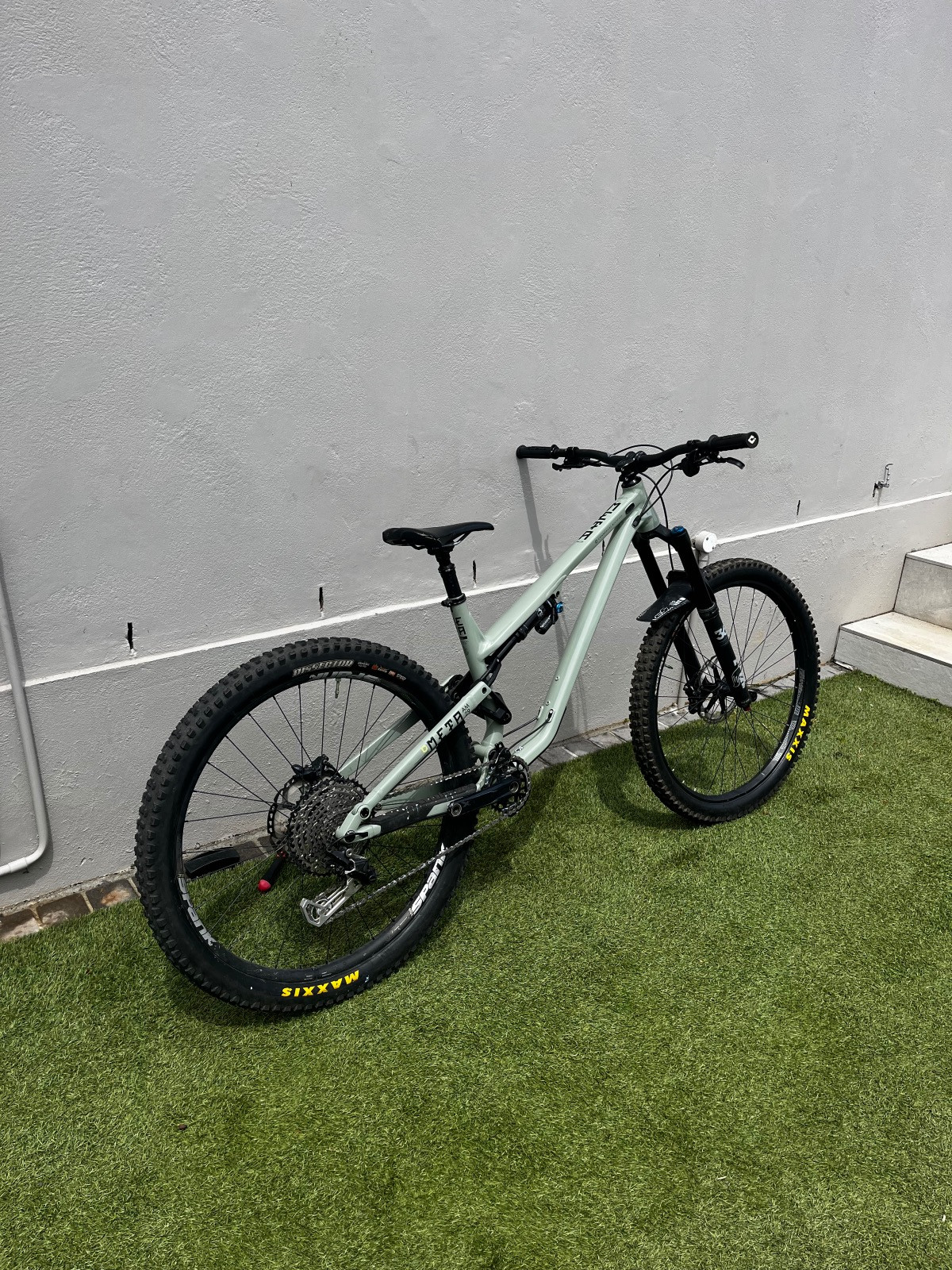 2020 Commencal meta | Dual Suspension Mountain Bikes | Bike Hub