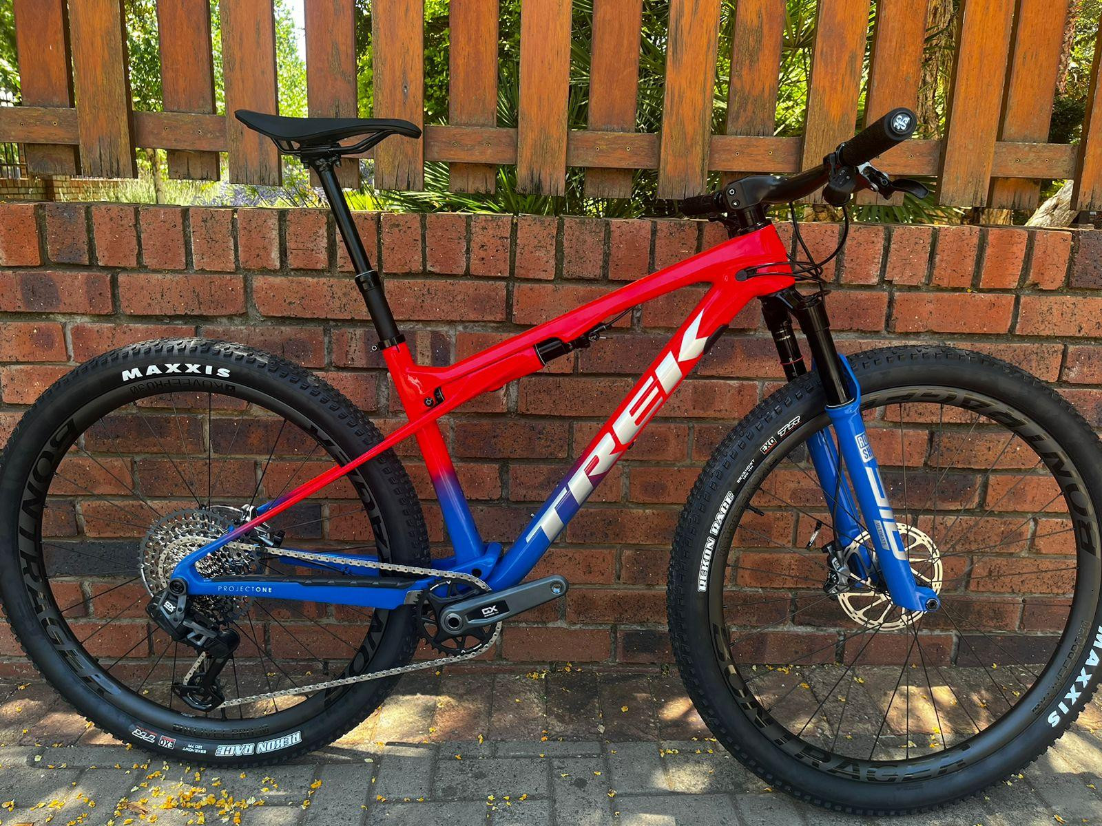 TREK SUPERCALIBER 9.8 GEN 1 M/L | Dual Suspension Mountain Bikes | Bike Hub