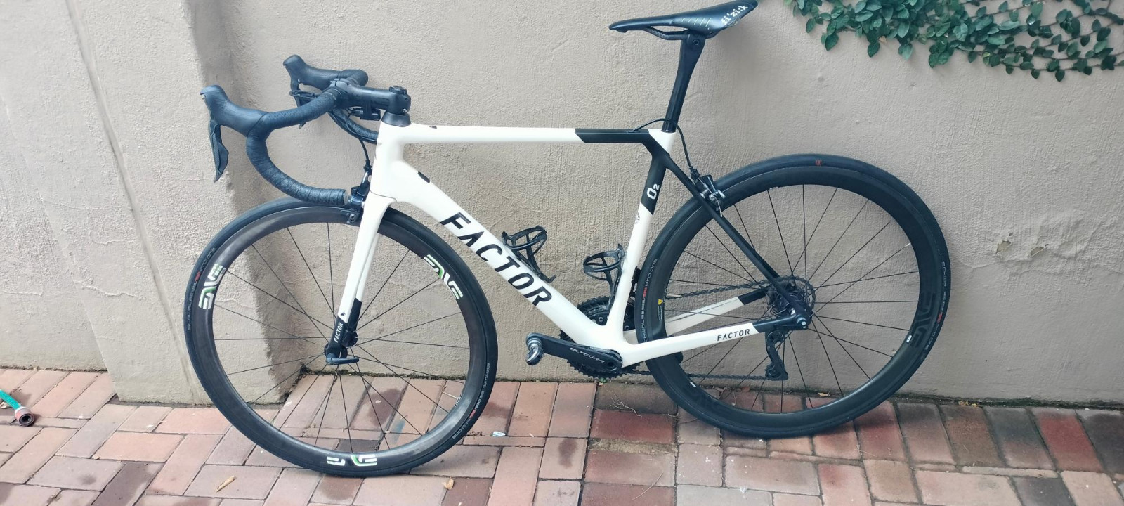 FACTOR O2 WITH DI2 | Road Bikes | Bike Hub