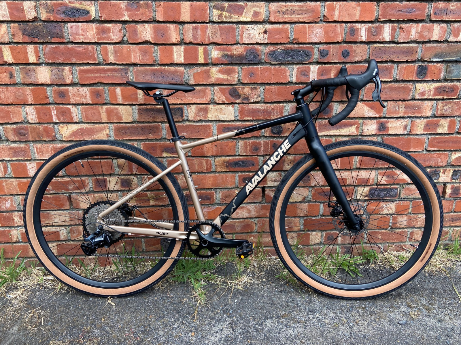Avalanche 2023 Dust Gravel Bike | Gravel Bikes | Bike Hub