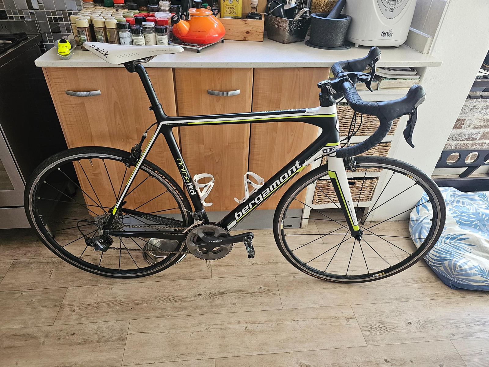 Bergamont Dolce full carbon Ultegra | Road Bikes | Bike Hub