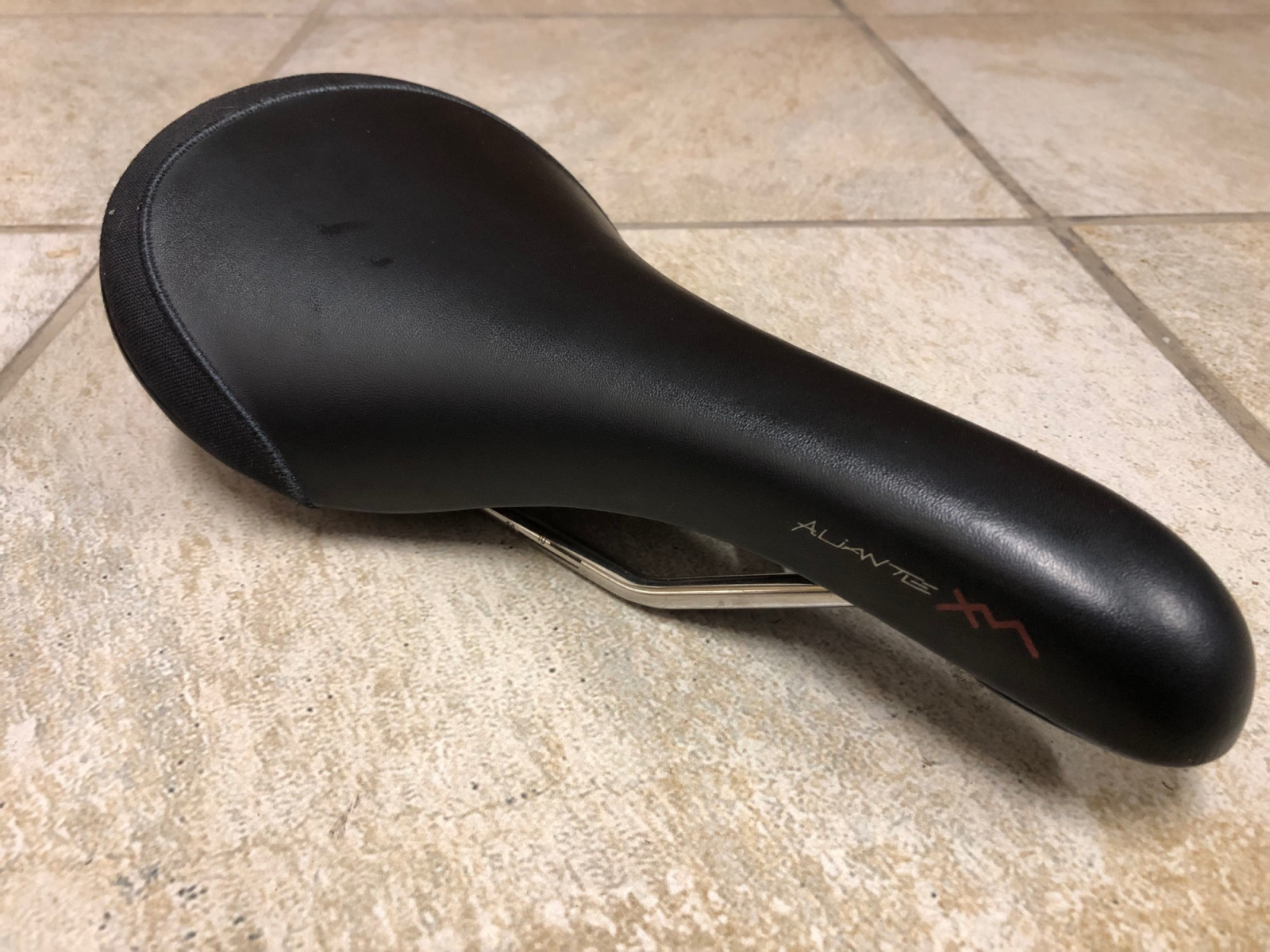 Fizik Saddle Road | Saddles | Bike Hub