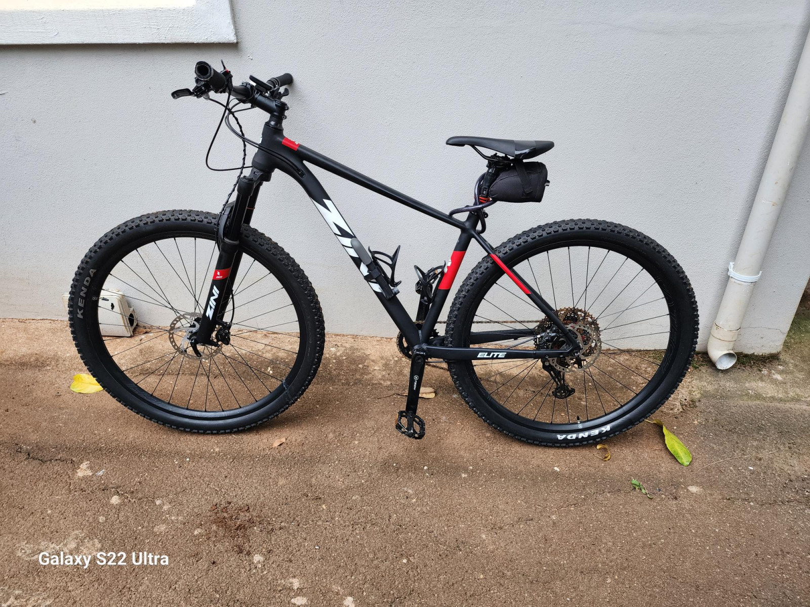 Zini Z29 Elite Mountain Bike and 3 Bike Carrier | Hardtail Mountain Bikes | Bike Hub