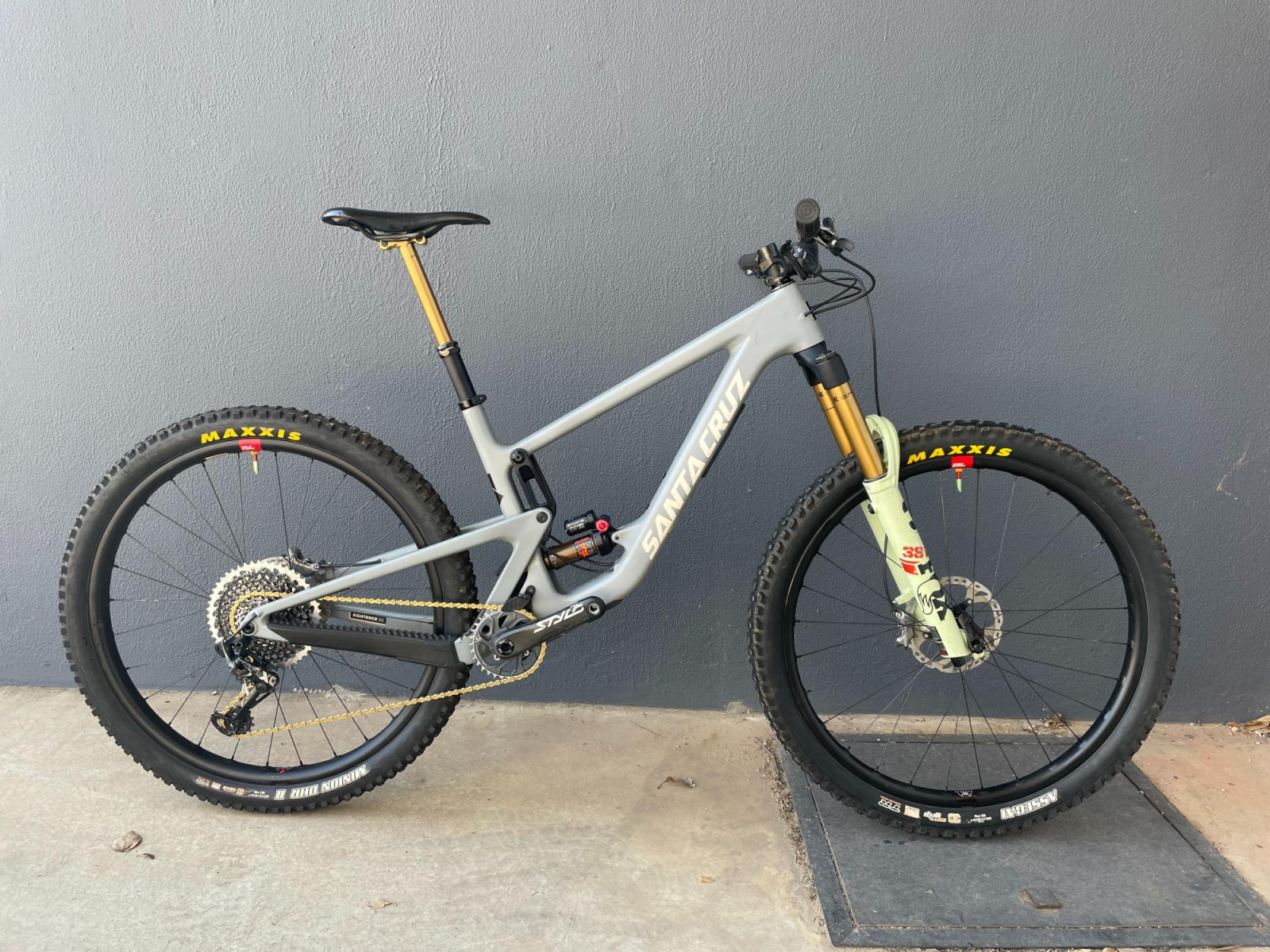 Santa Cruz Hightower CC - Large | Dual Suspension Mountain Bikes | Bike Hub