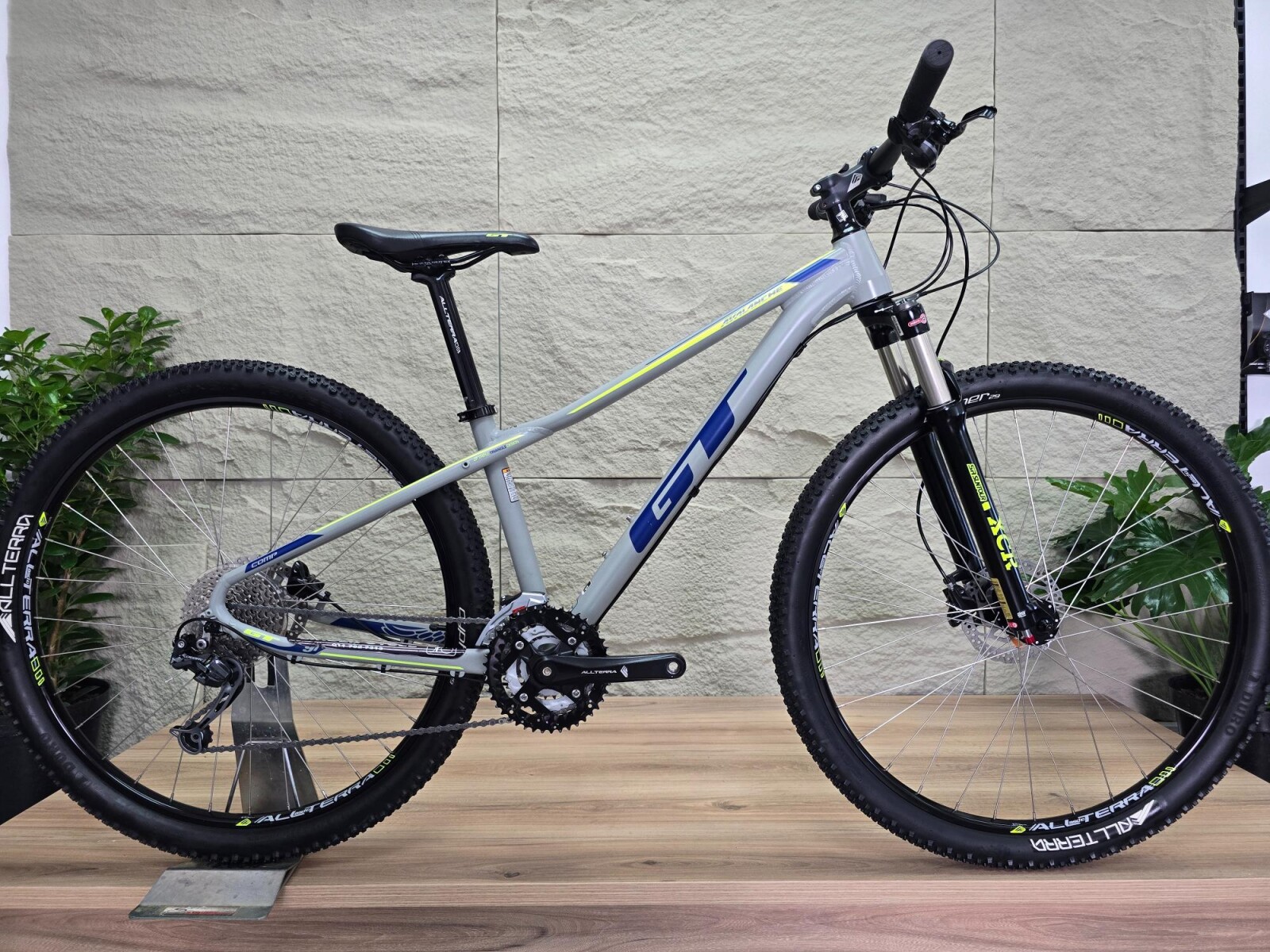 GT 9r COMP (S) **SOLD** | Hardtail Mountain Bikes | Bike Hub