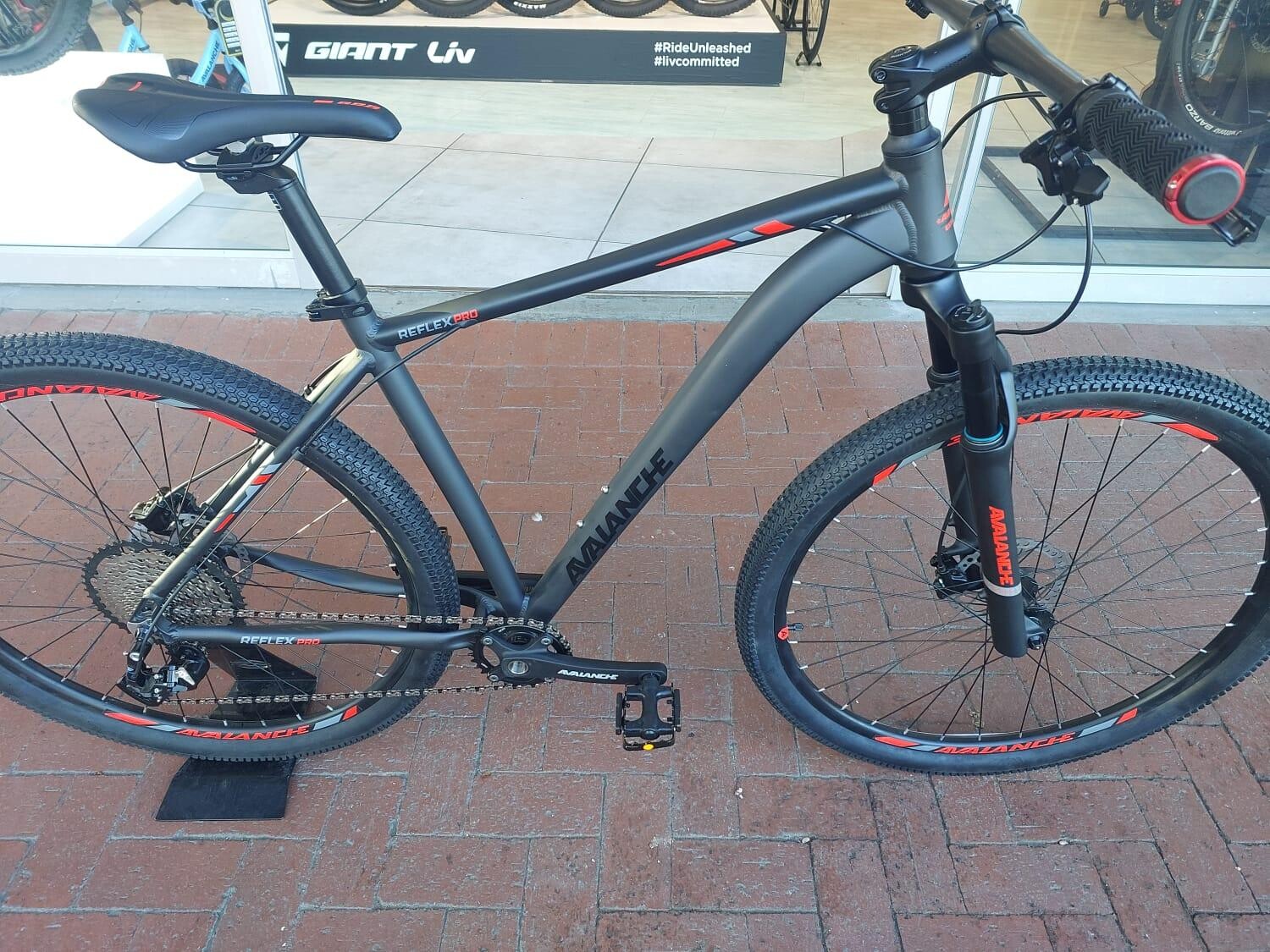 Avalanche Reflex Pro | Hardtail Mountain Bikes | Bike Hub