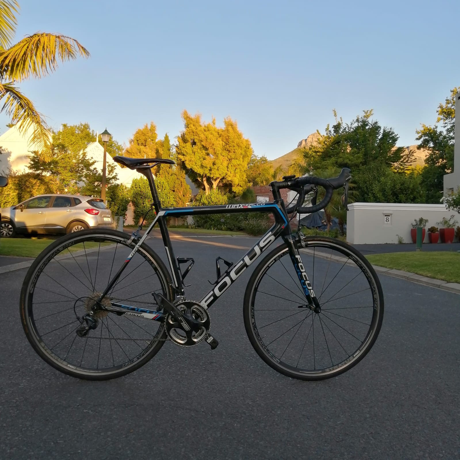Focus Izalco Max | Road Bikes | Bike Hub