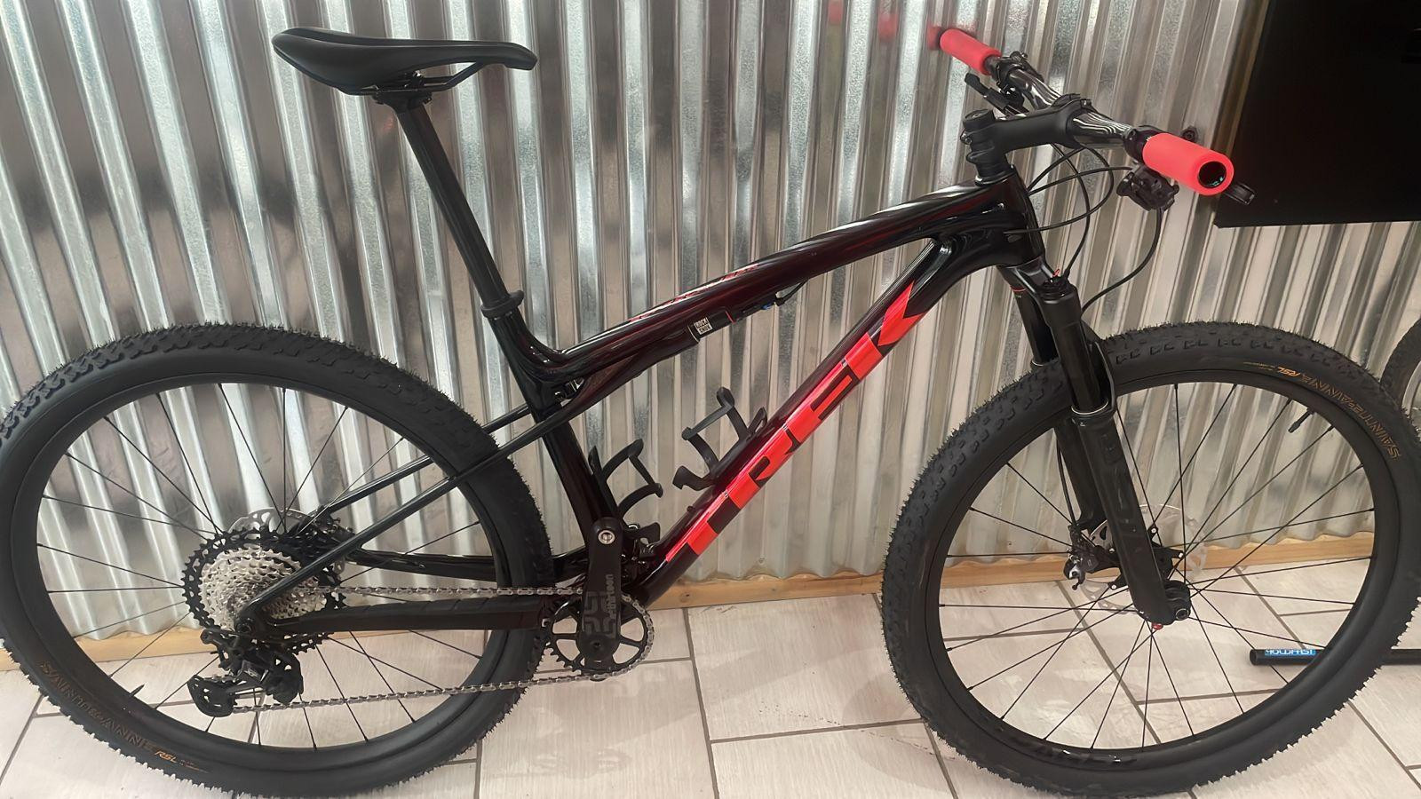 TREK Supercaliber Gen 2 SLR | Dual Suspension Mountain Bikes | Bike Hub