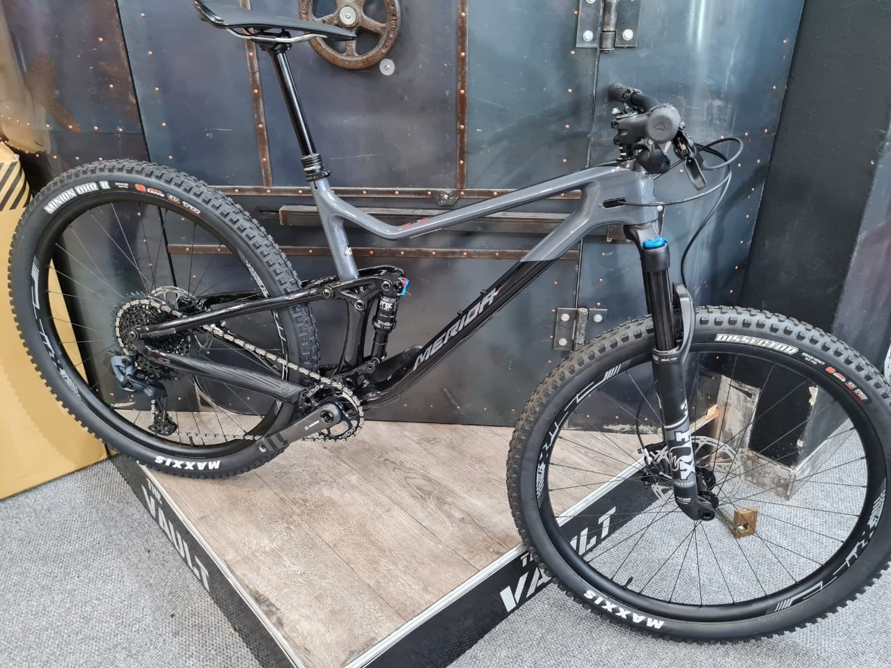 Merida 120 6000 Carbon | Dual Suspension Mountain Bikes | Bike Hub