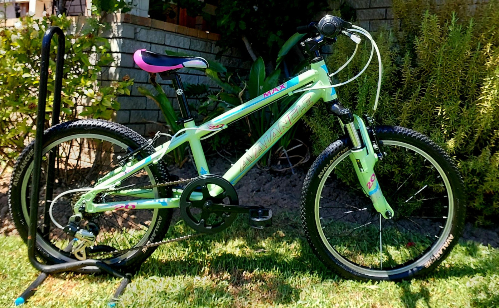 AVALANCHE MAX 20" GIRLS MOUNTAIN BIKE | Kids Bikes | Bike Hub