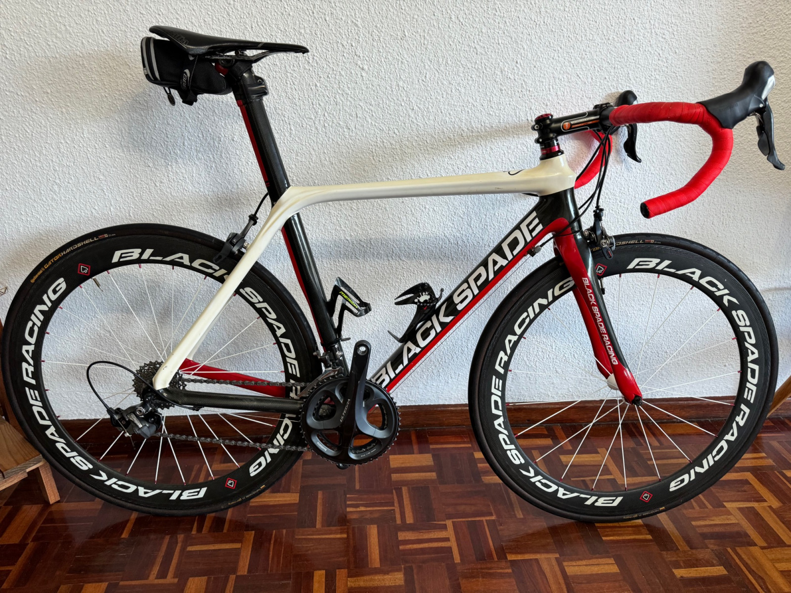 Black Spade Racing bike with Carbon Fibre wheelset | Road Bikes | Bike Hub