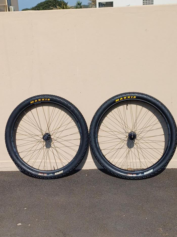 Stans Crest MK4 29" | Mountain Bike Wheels | Bike Hub