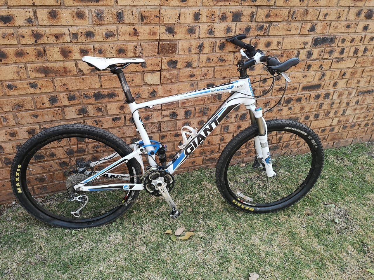 Large Giant Anthem | Dual Suspension Mountain Bikes | Bike Hub