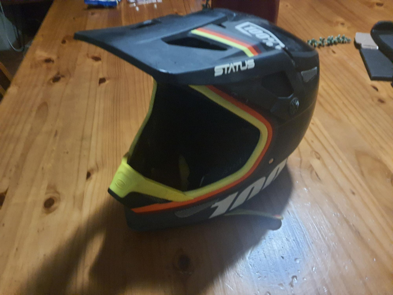 100% Status | Helmets | Bike Hub