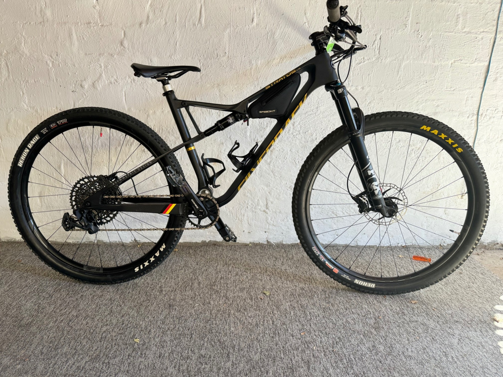 Silverback Stratos CF Pro Carbon | Dual Suspension Mountain Bikes ...