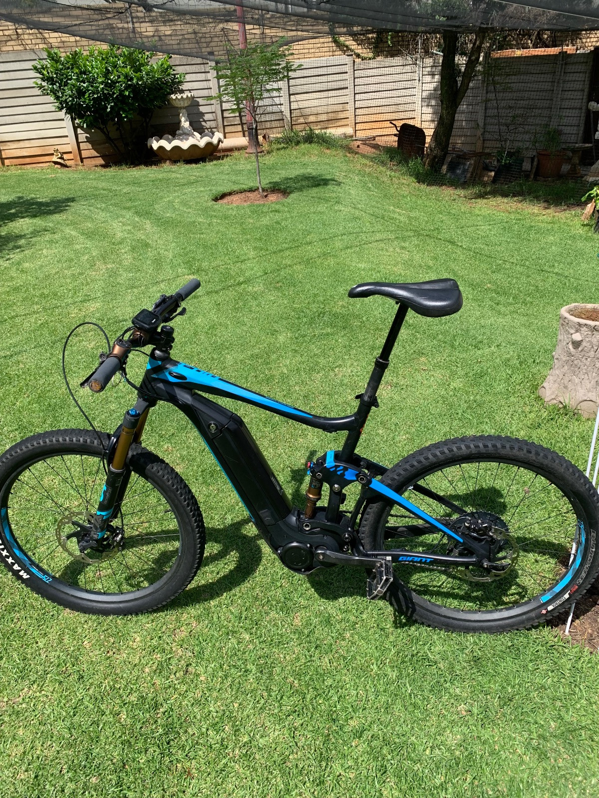 Giant full E+ 0 Pro | Dual Suspension Mountain Bikes | Bike Hub