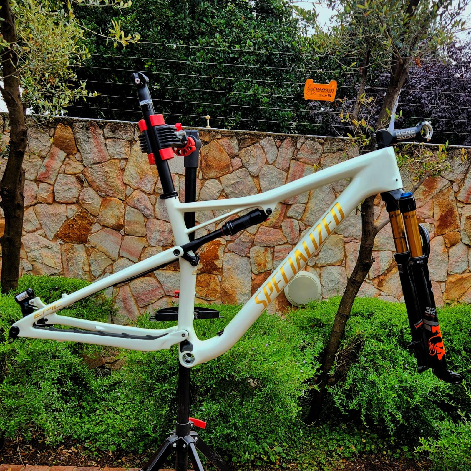 Specialized Epic | Dual Suspension Mountain Bike Frames | Bike Hub