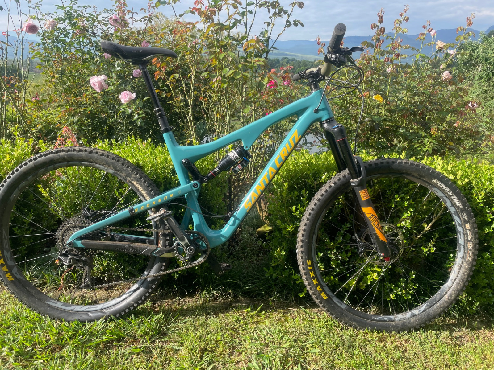 Santa Cruz Bronson C | Dual Suspension Mountain Bikes | Bike Hub