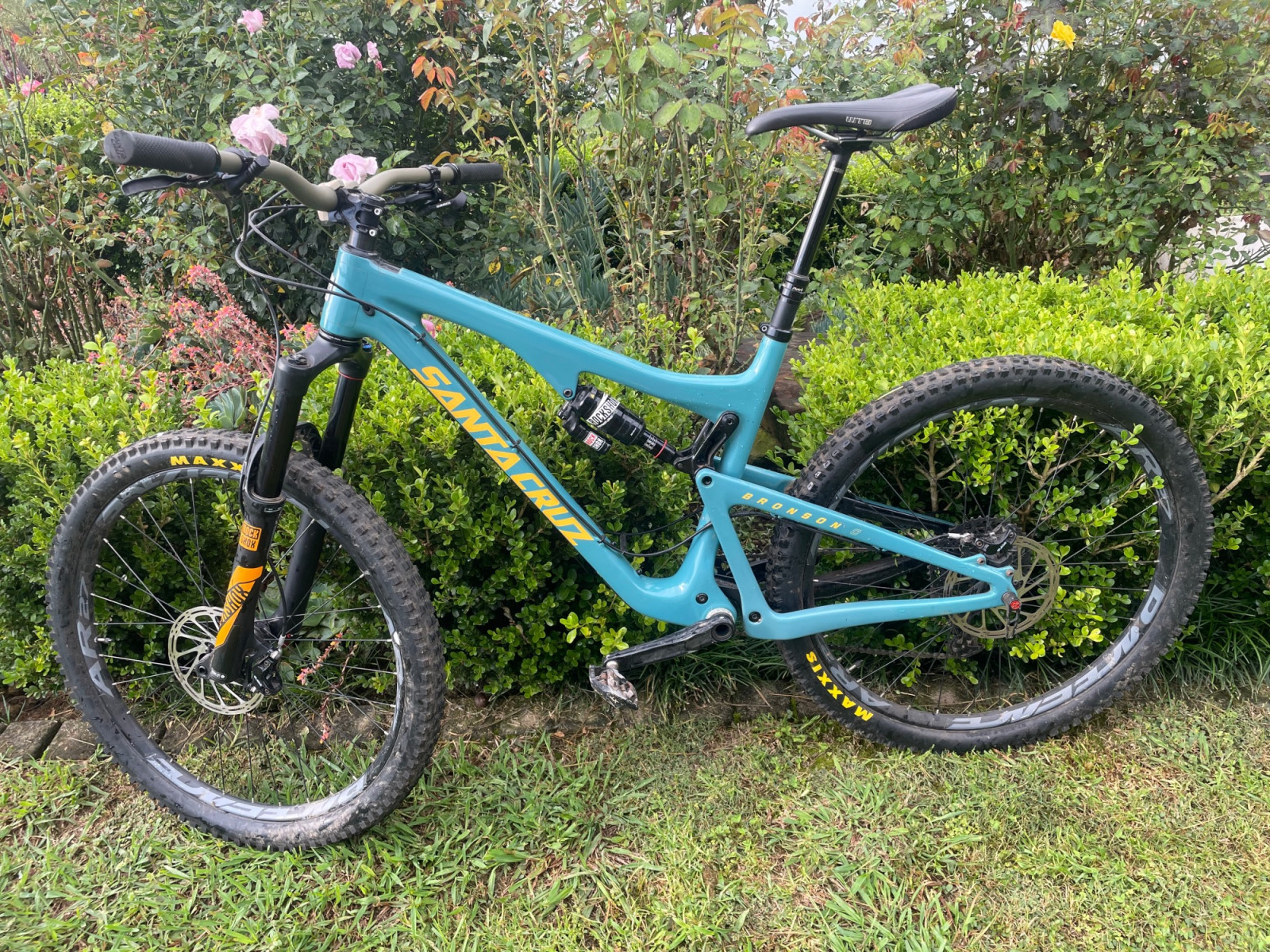 Santa Cruz Bronson C | Dual Suspension Mountain Bikes | Bike Hub