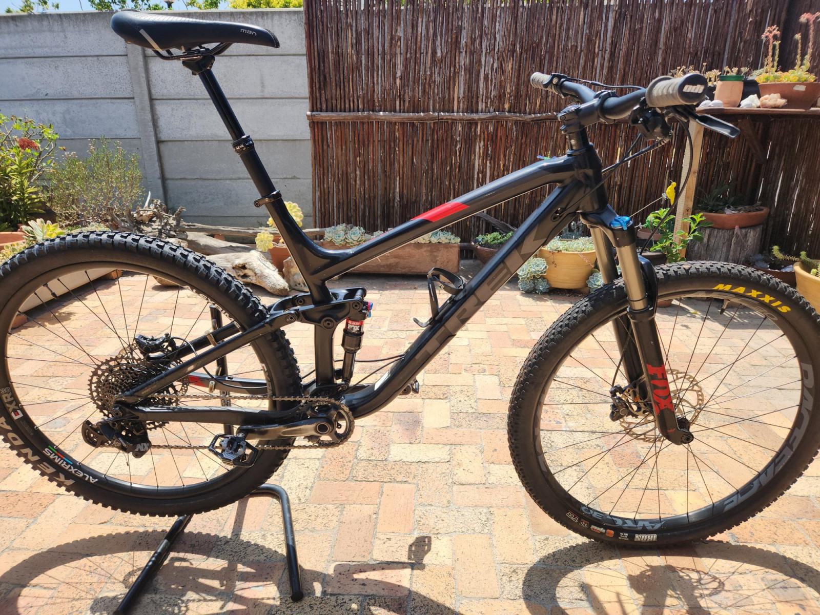 Trek Fuel EX 8 | Dual Suspension Mountain Bikes | Bike Hub